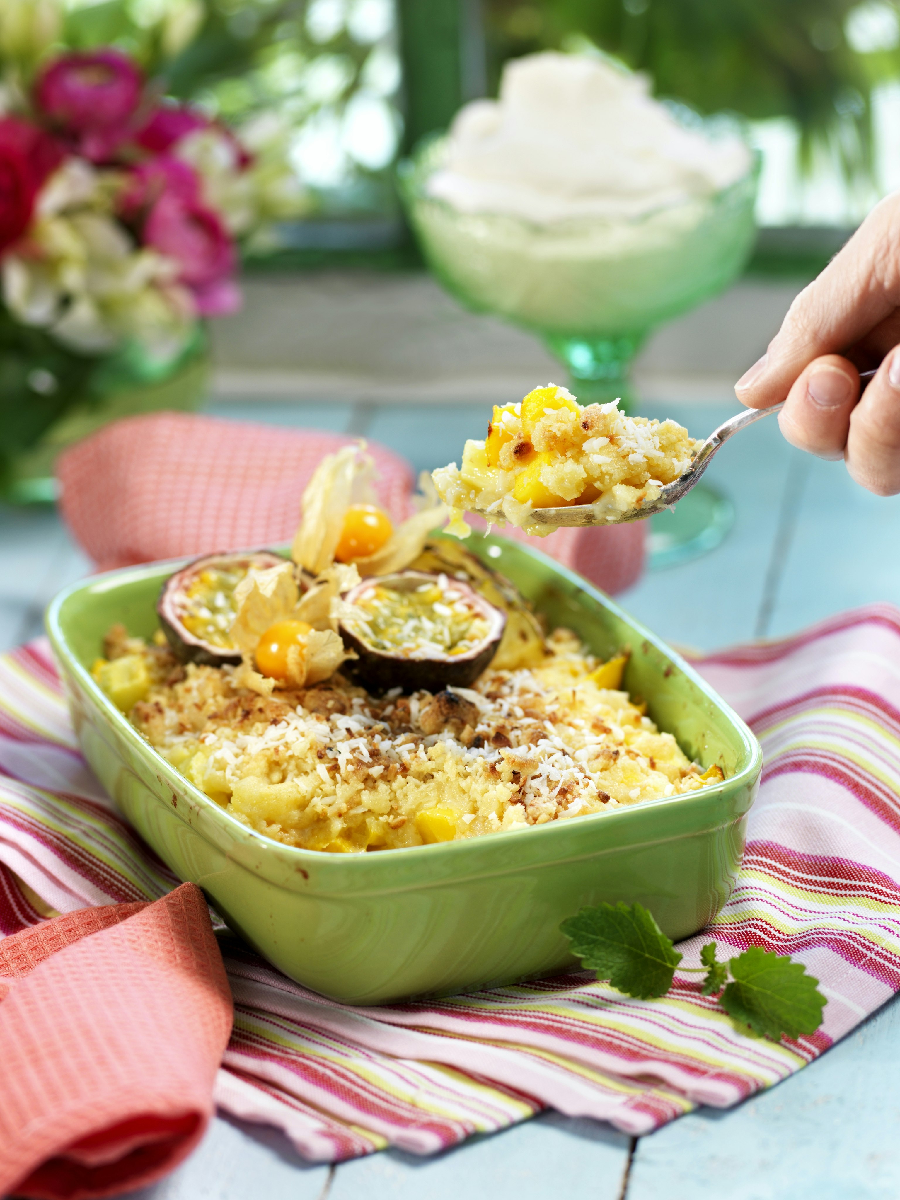 Ananaspaj med kokos och smuldeg