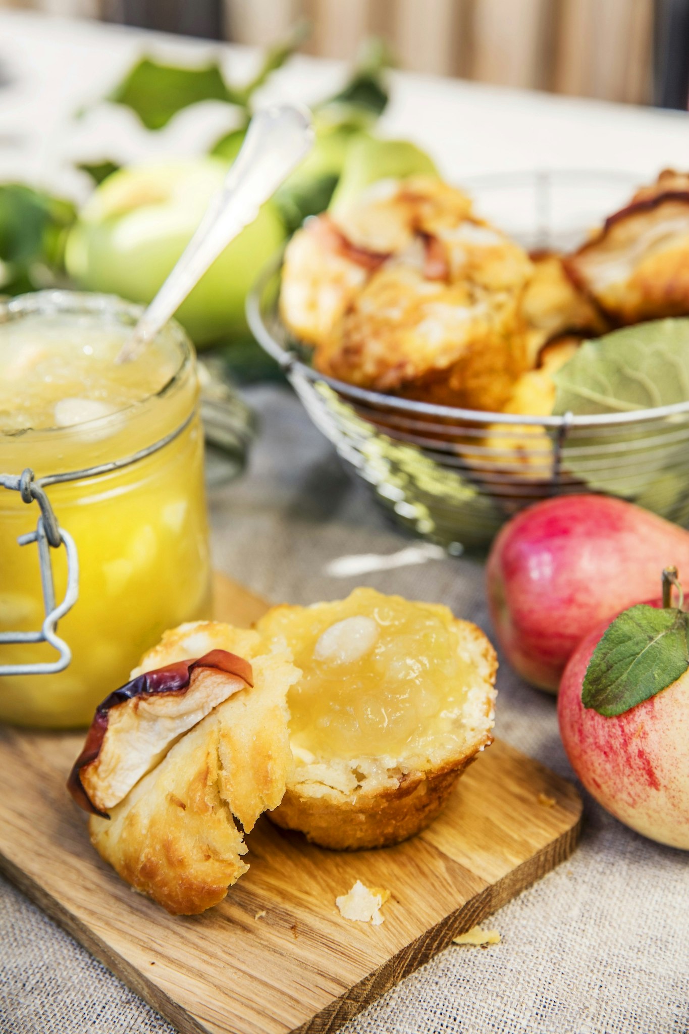 Mandelplättar med citron och bär