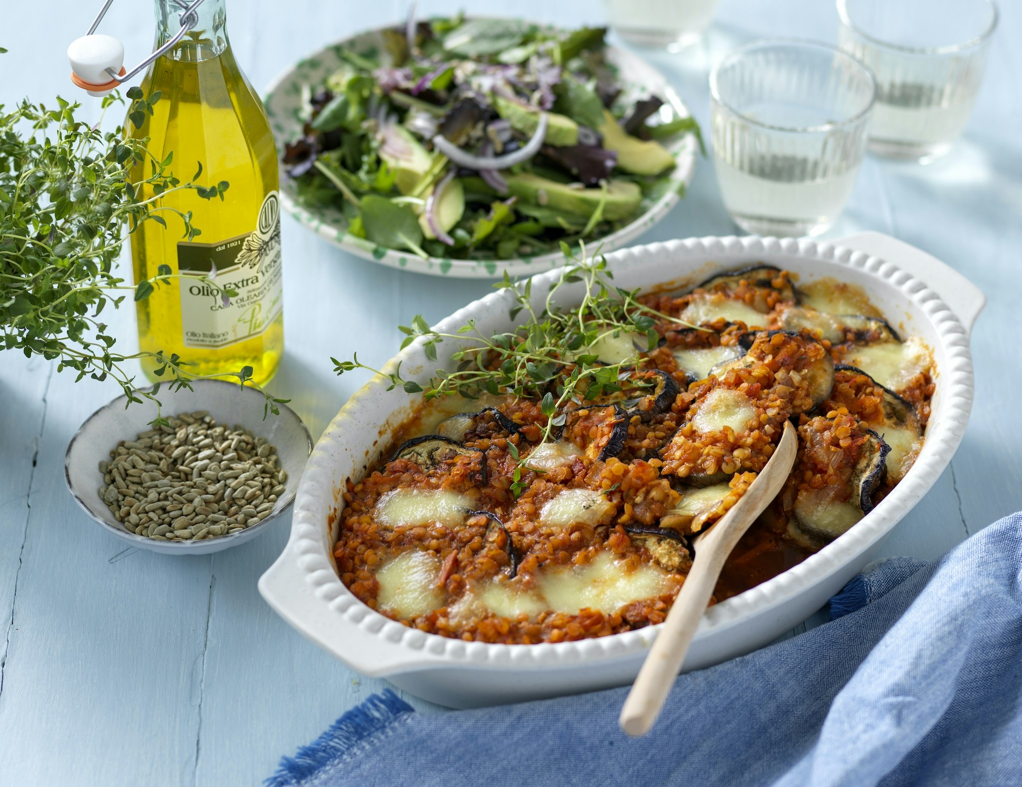 Auberginegratäng med röda linser och mozzarella