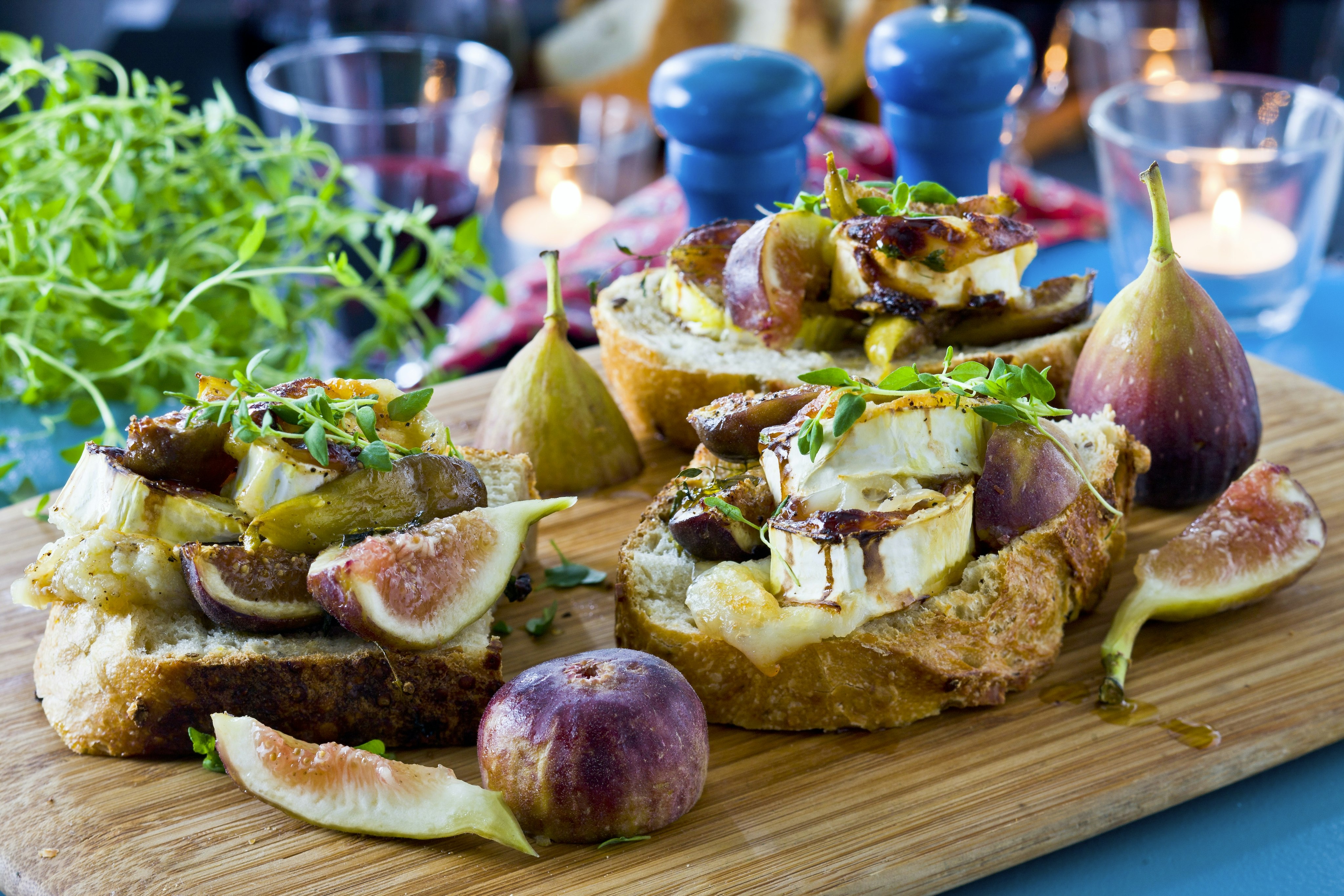 Bakad getost med fikon och honung