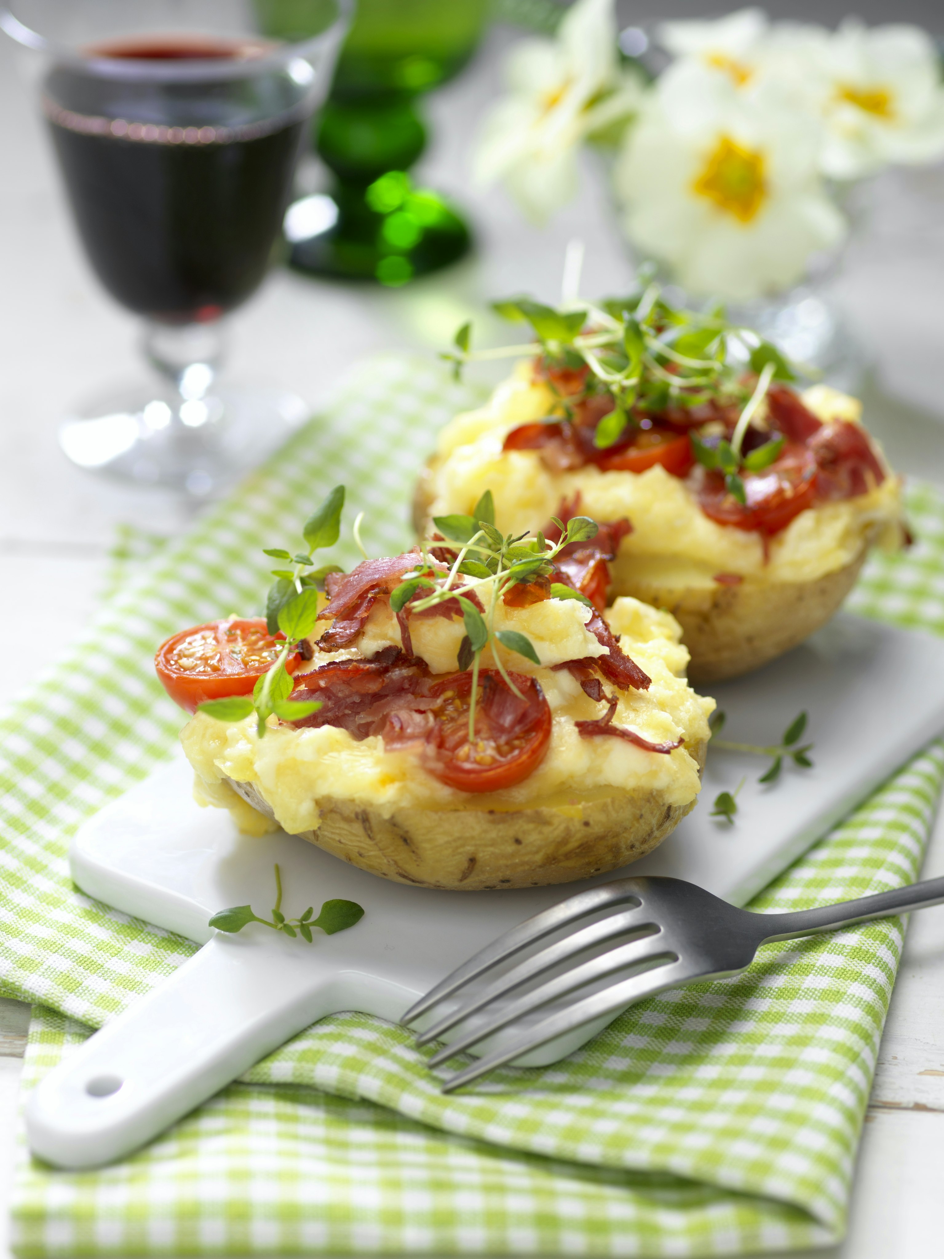 Bakad potatis med krämig baconröra