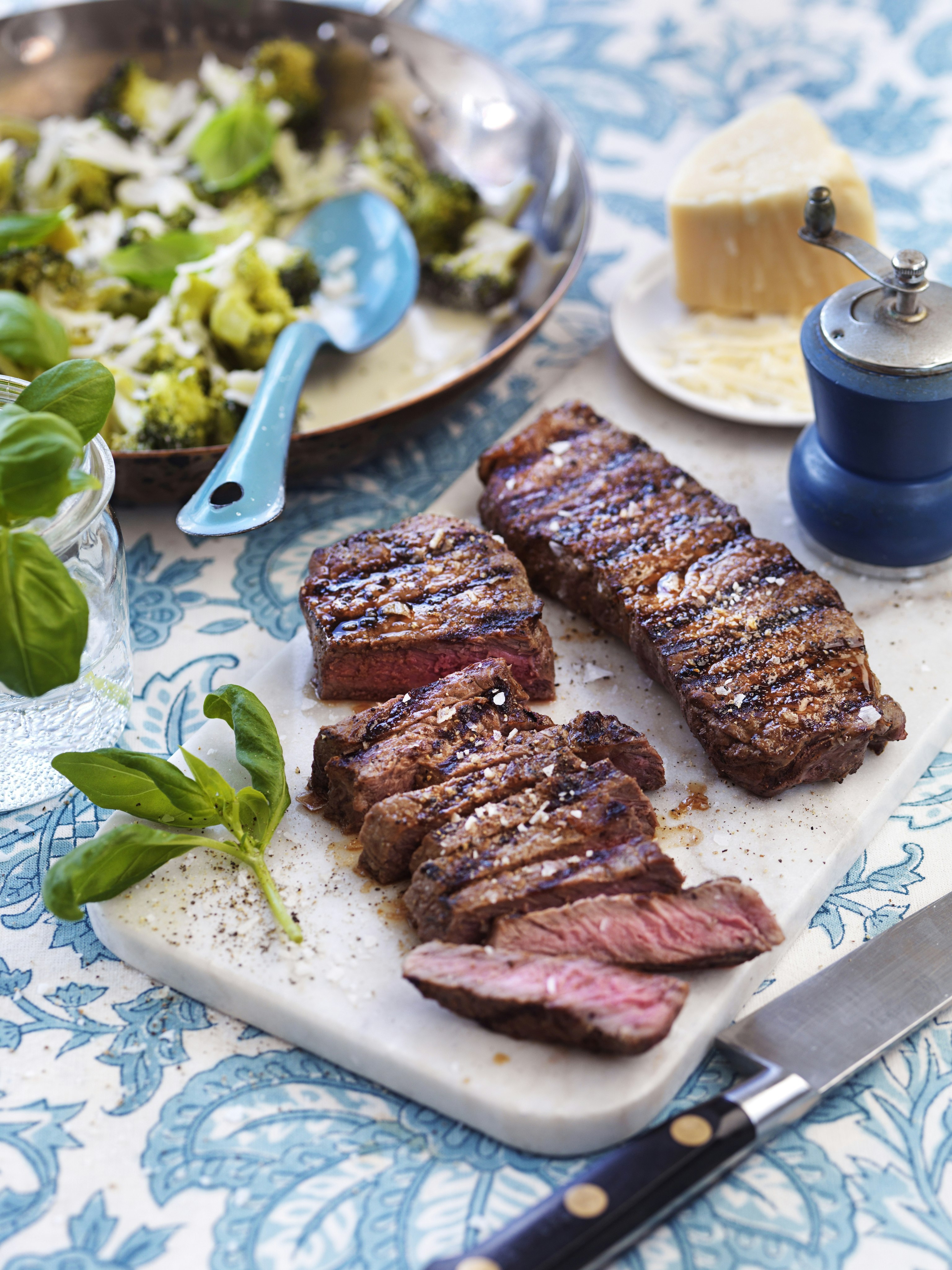 Biff Lindström med broccoli