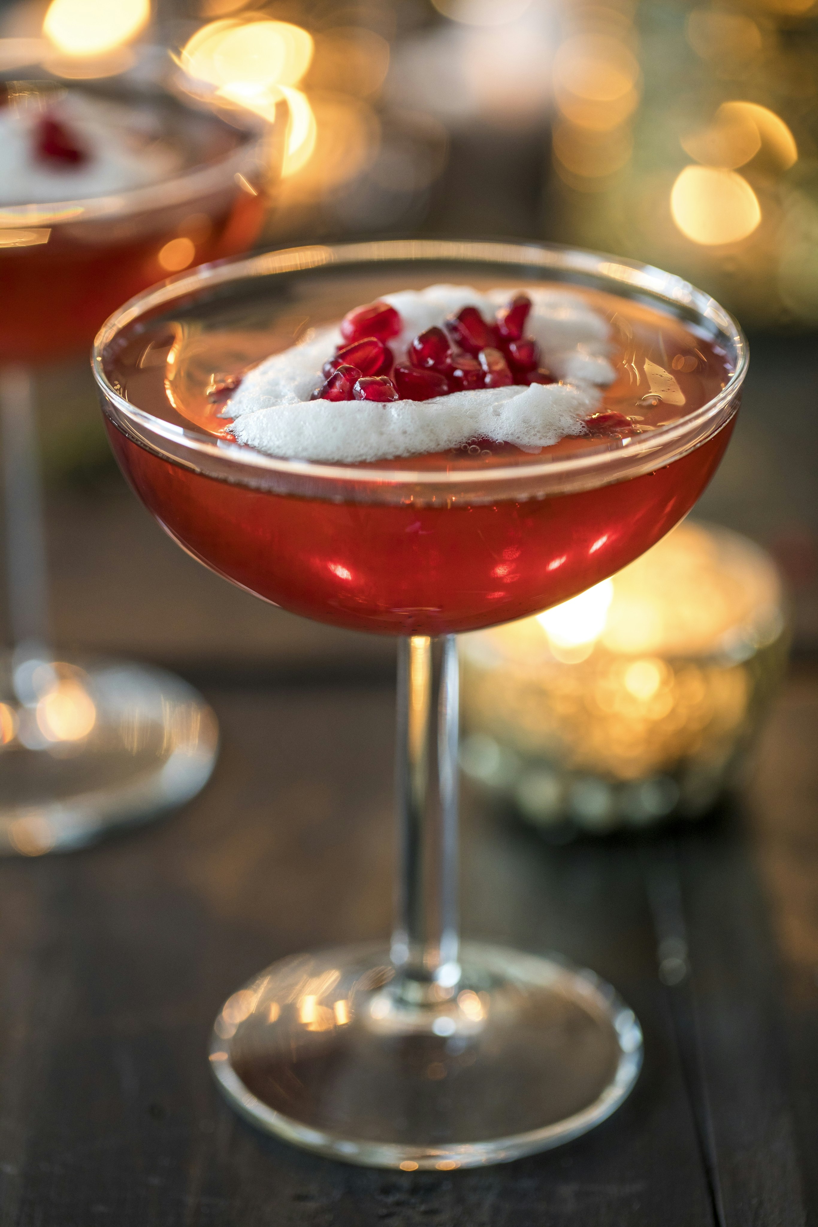 Bubblig cocktail med granatäpple och gin