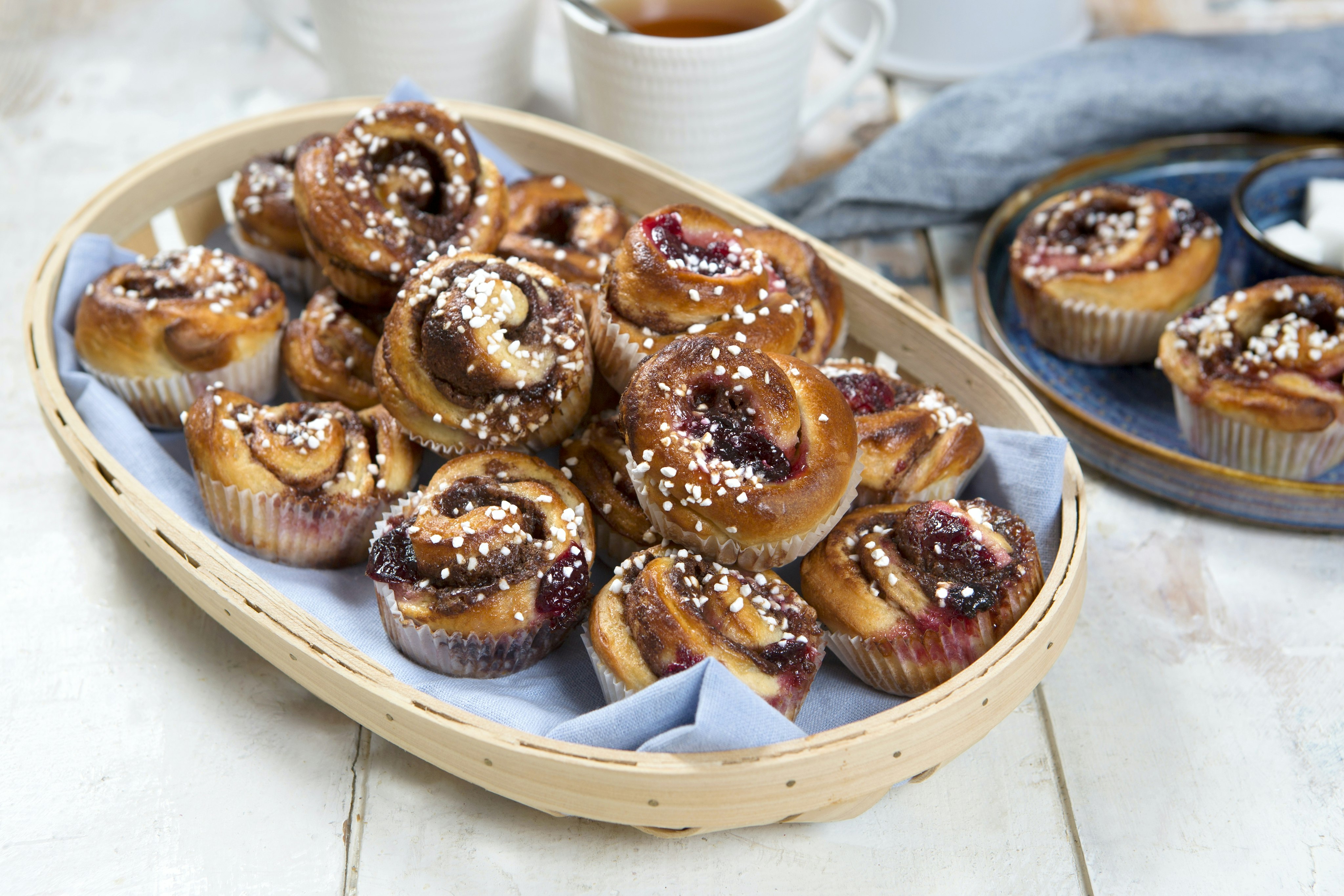 Bullar med nutella och körsbärssylt