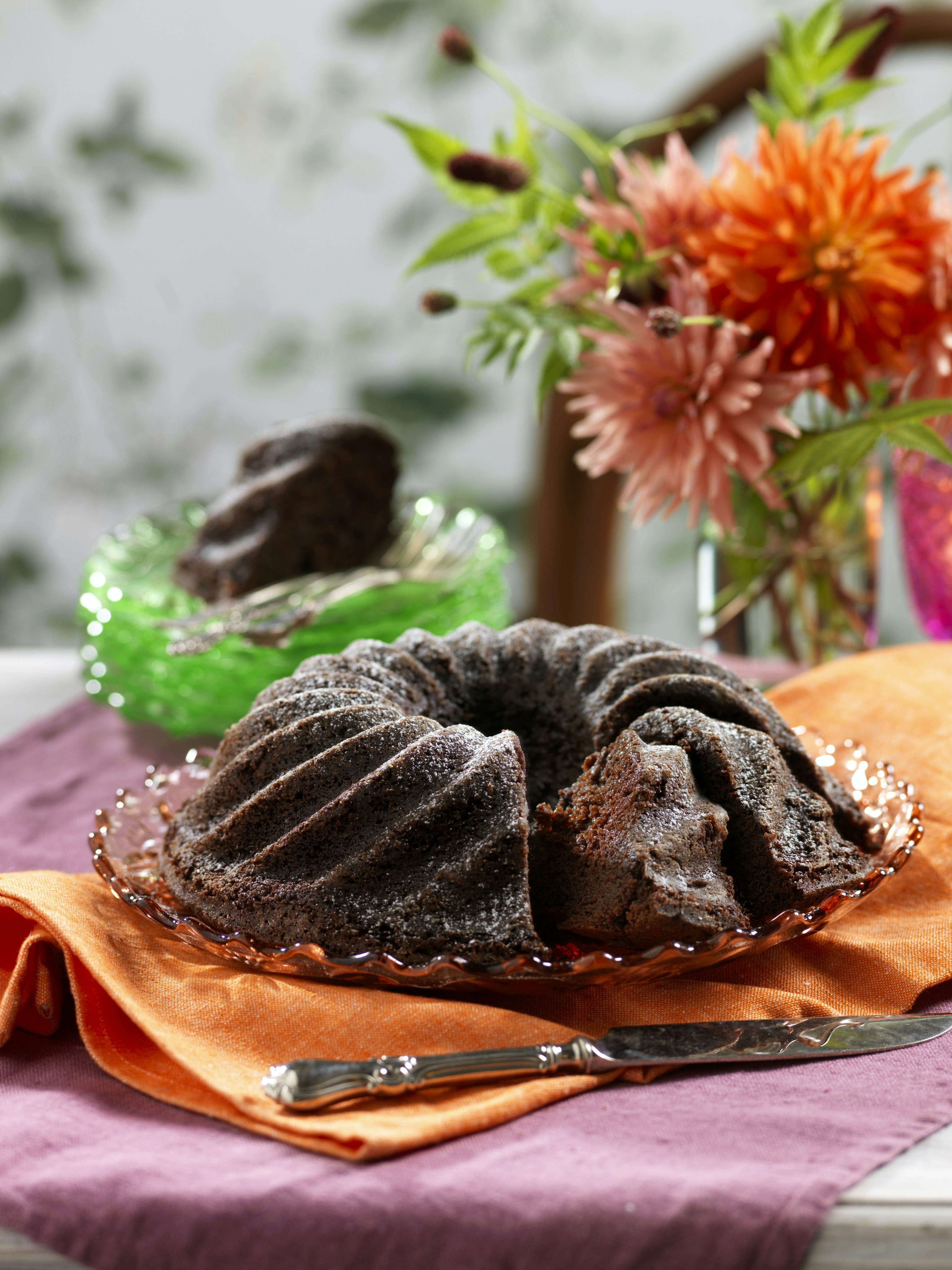 Sockerkaka med mörk choklad och sirap