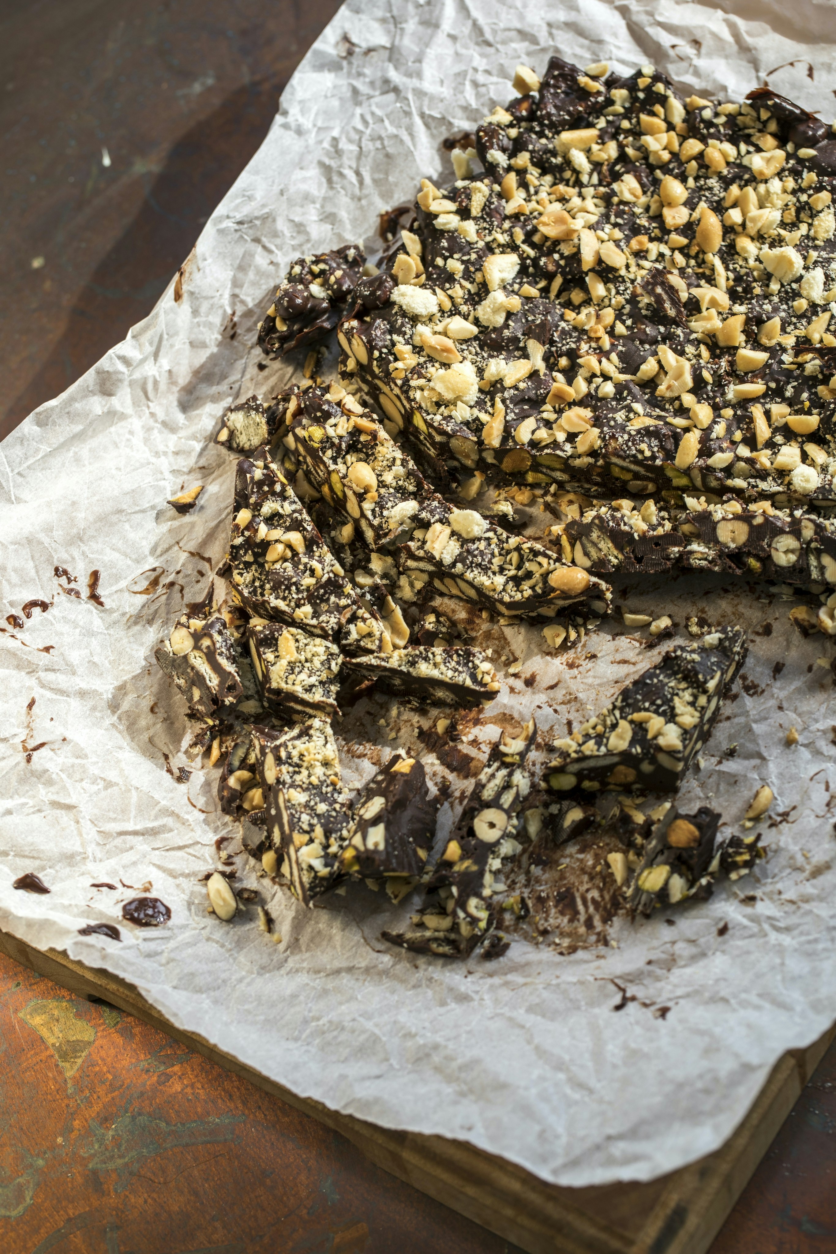 Chokladbräck med salta kex och nötter