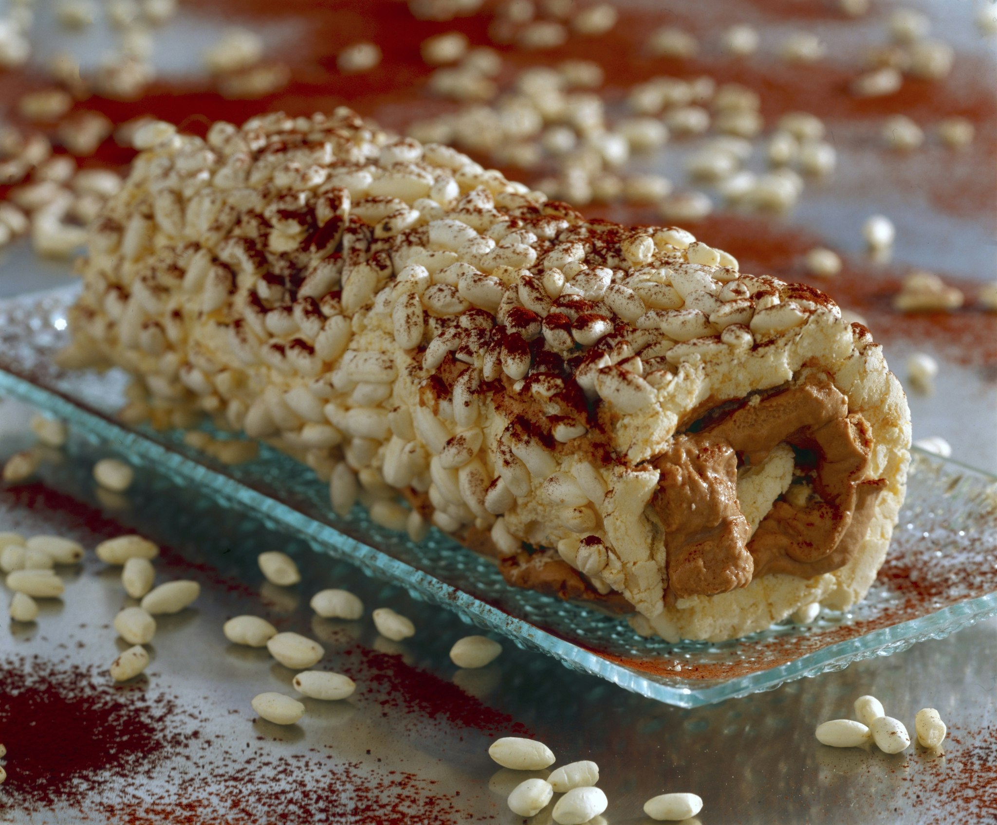 Chokladfylld marängrulle med puffat ris