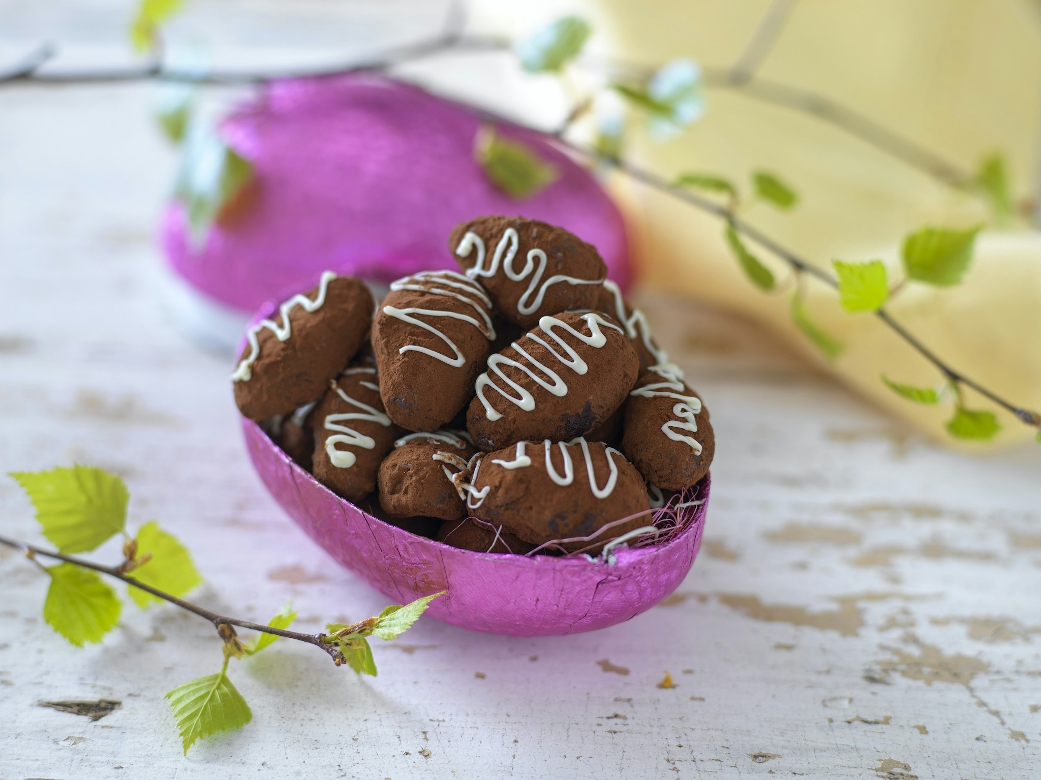 Chokladtryffelägg med rostade hasselnötter