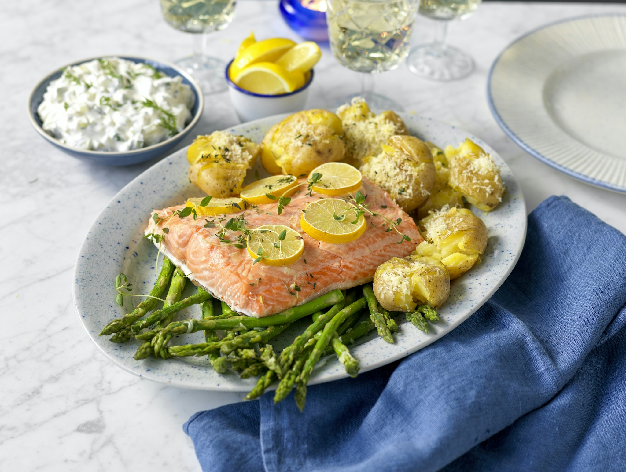 Citronbakad lax med krossad potatis