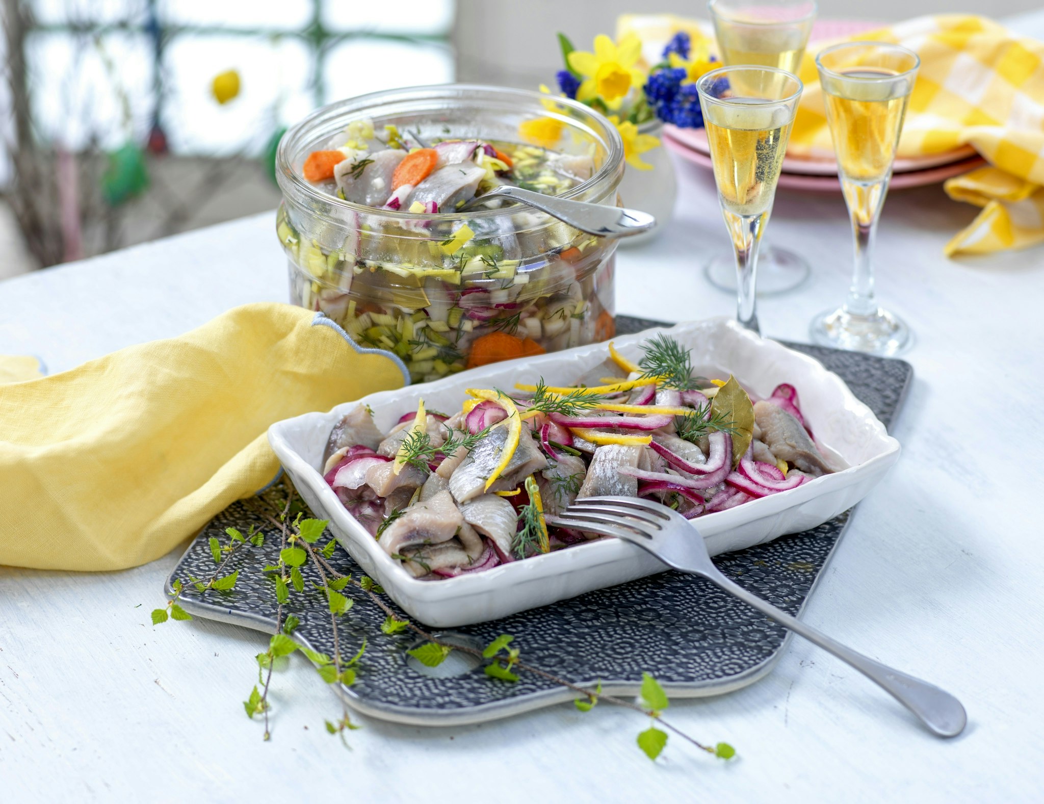 Citronsill med rödlök och dill