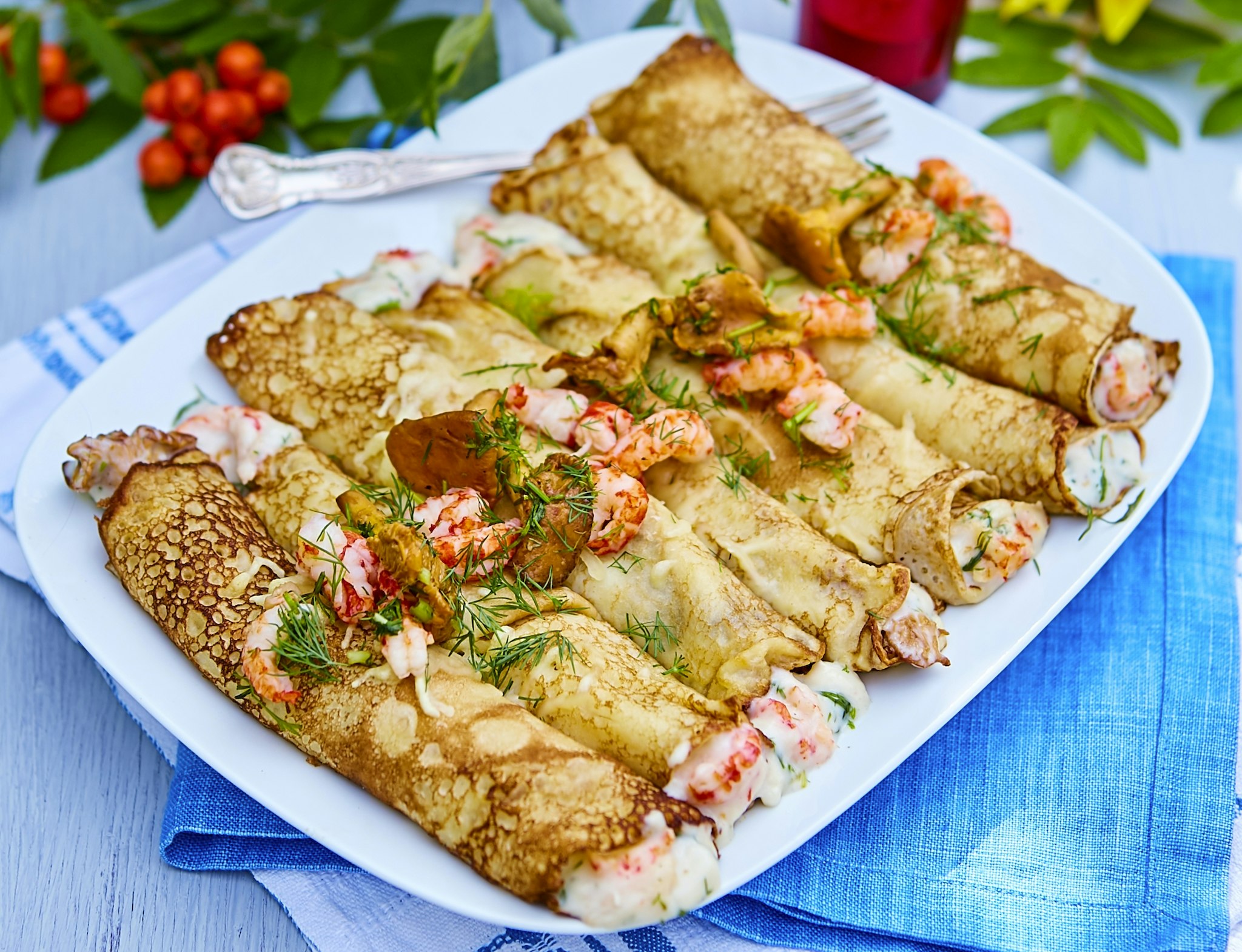 Crêpes med kantareller och kräftor