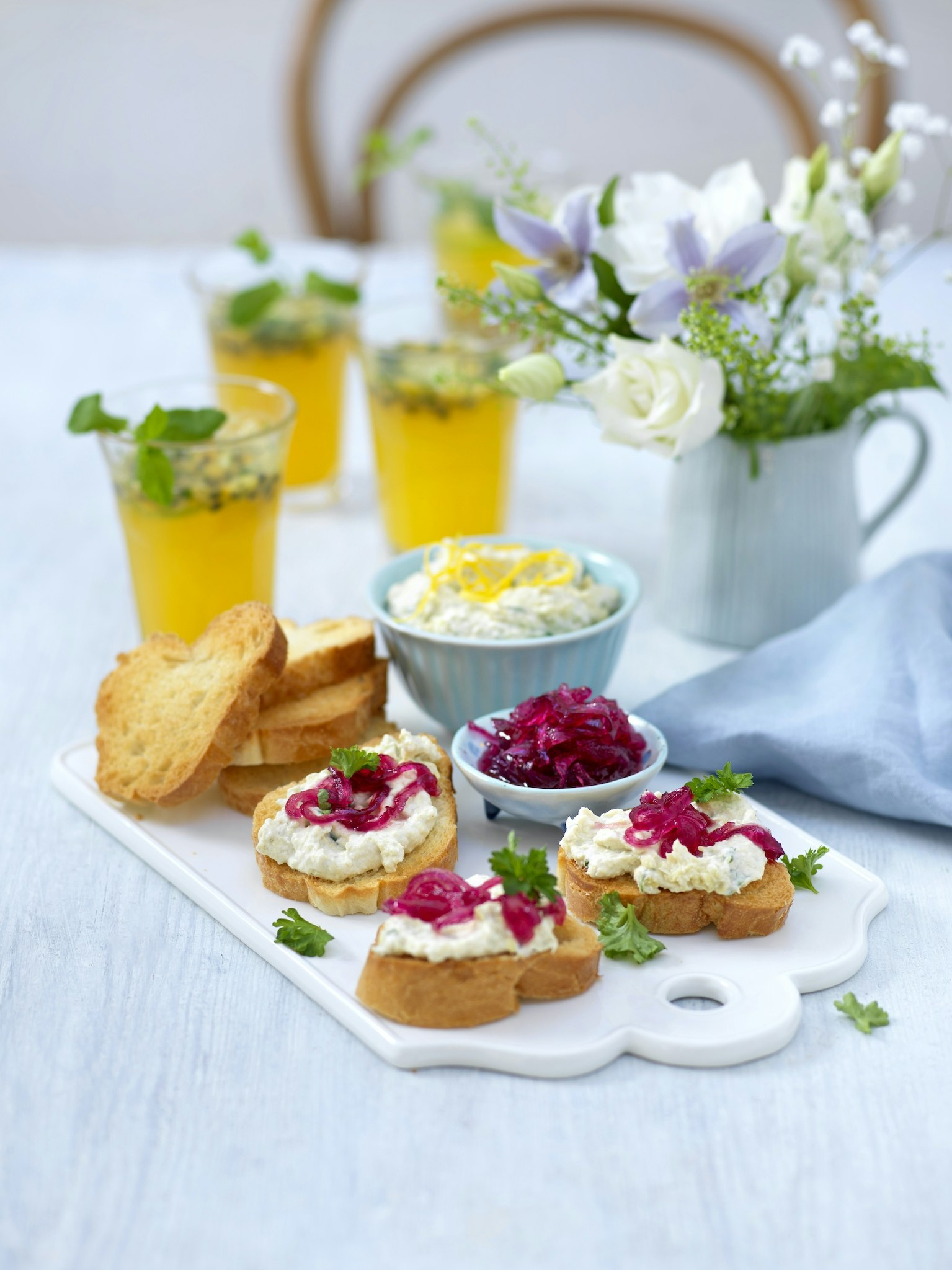 Crostini med kronärtskockskräm