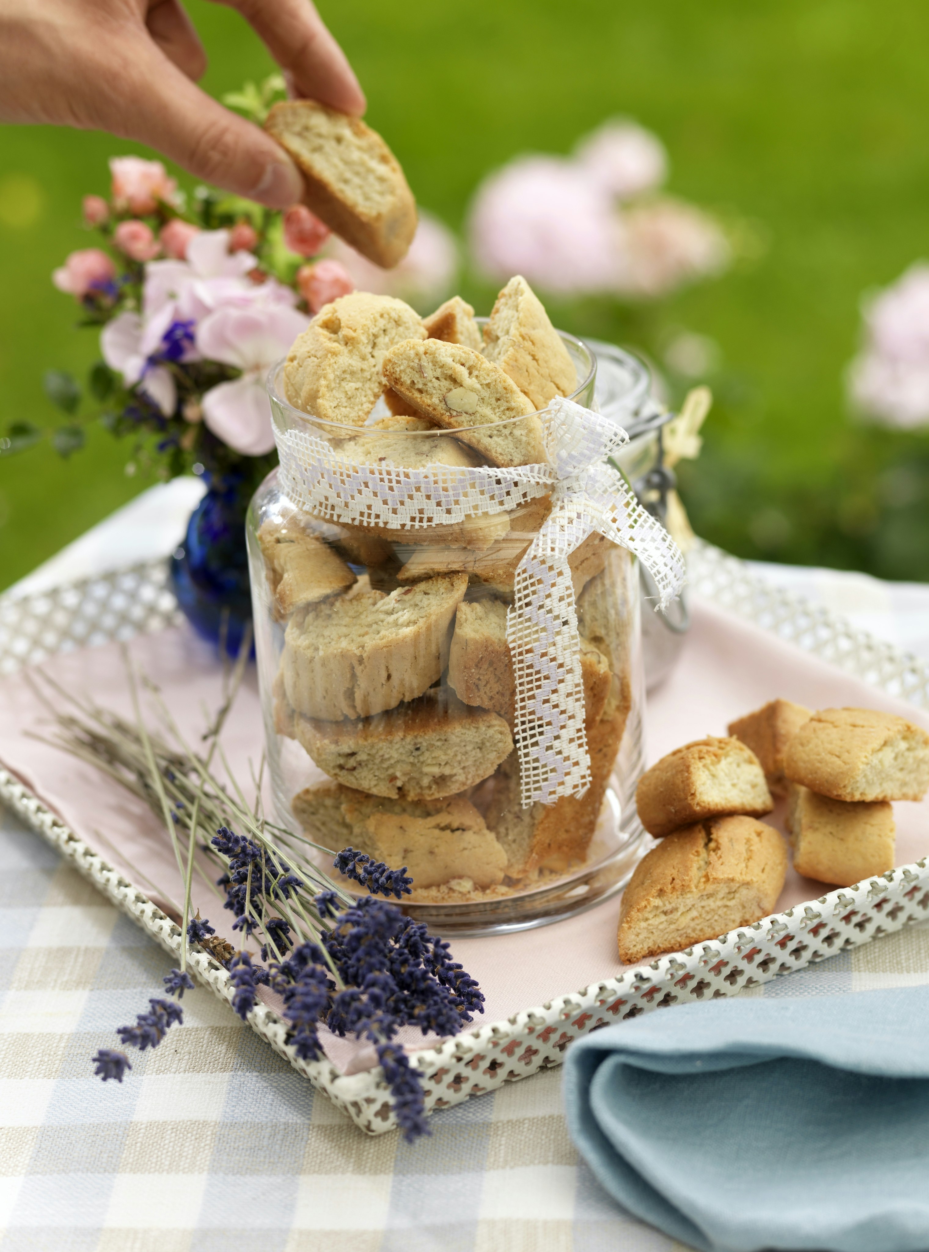 Skorpor med saffran och mandel