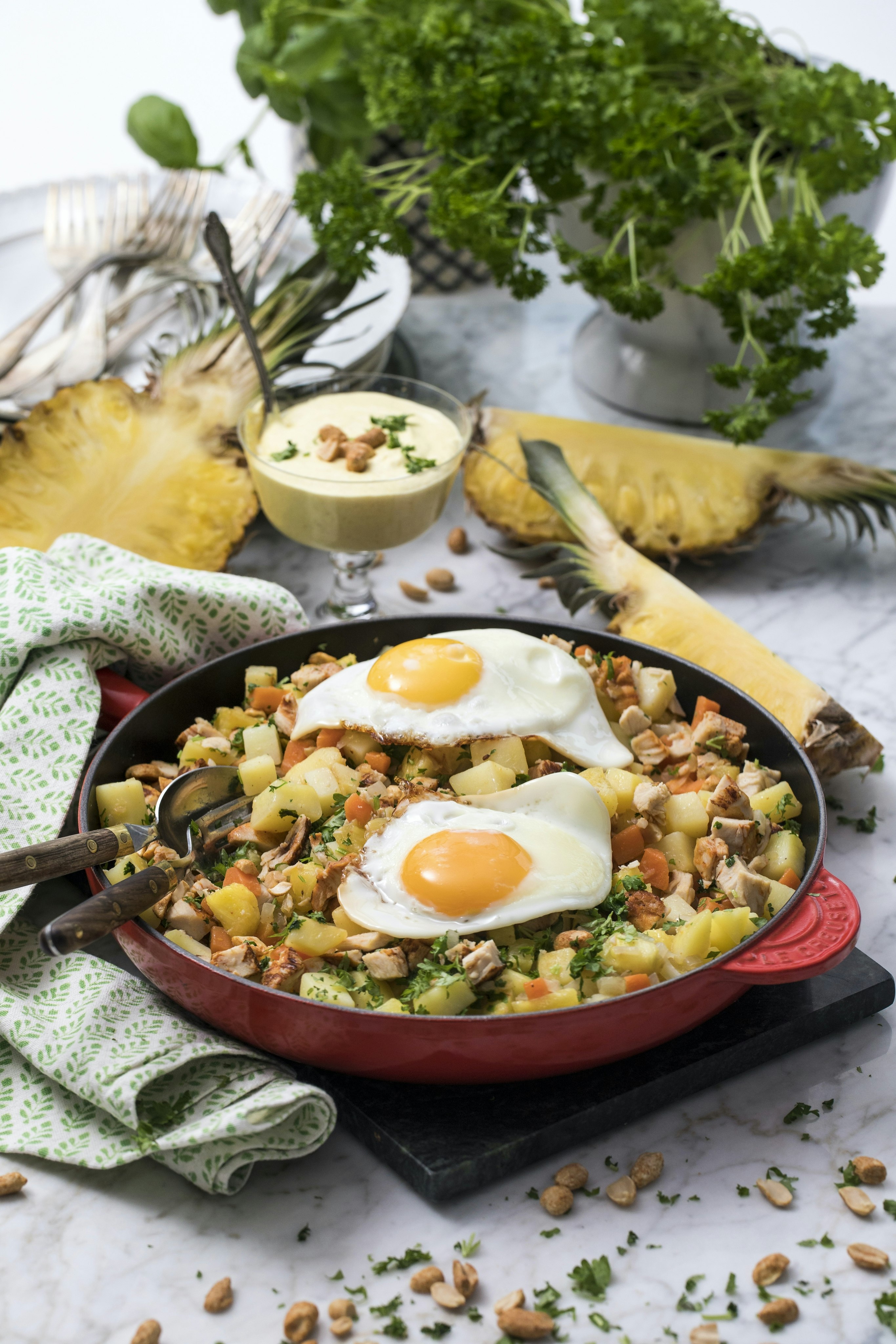 Exotisk pytt med ananas och currykräm