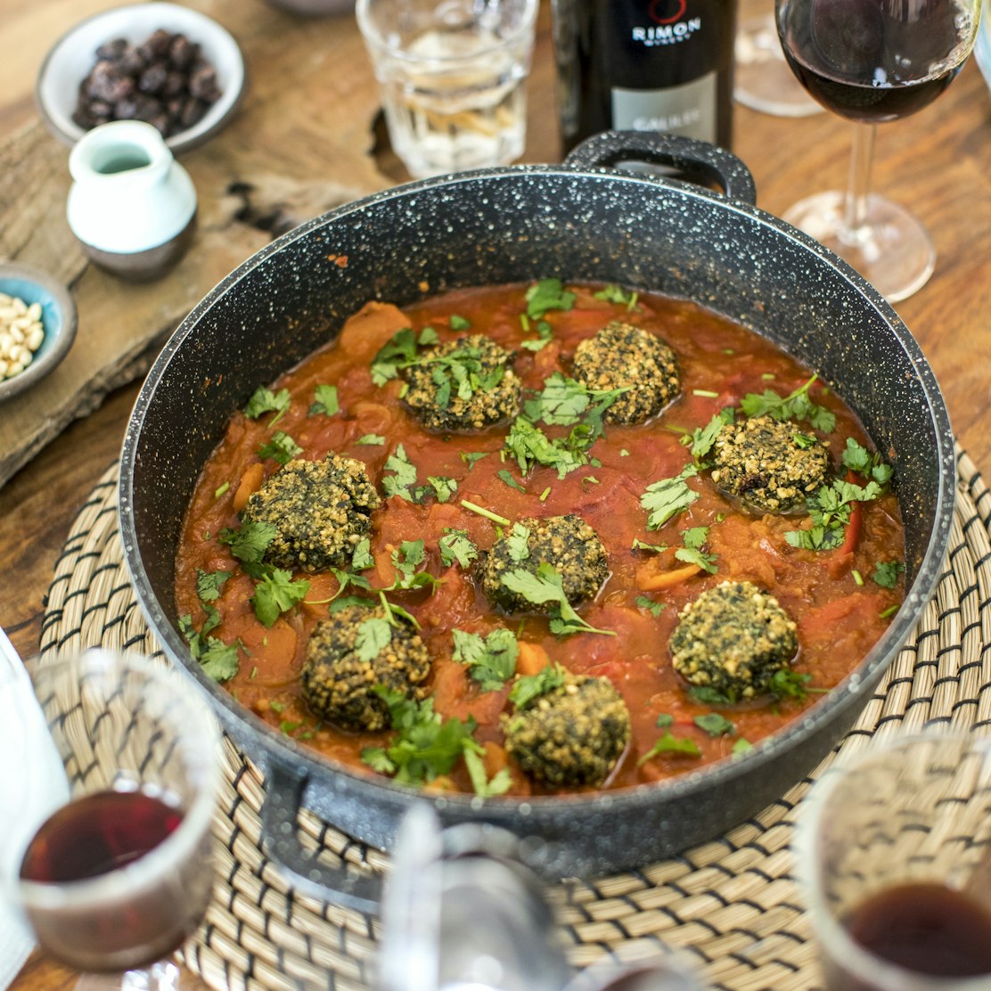 Falafel på bovete med kryddig tomatsås Falafel på bovete med kryddig tomatsås