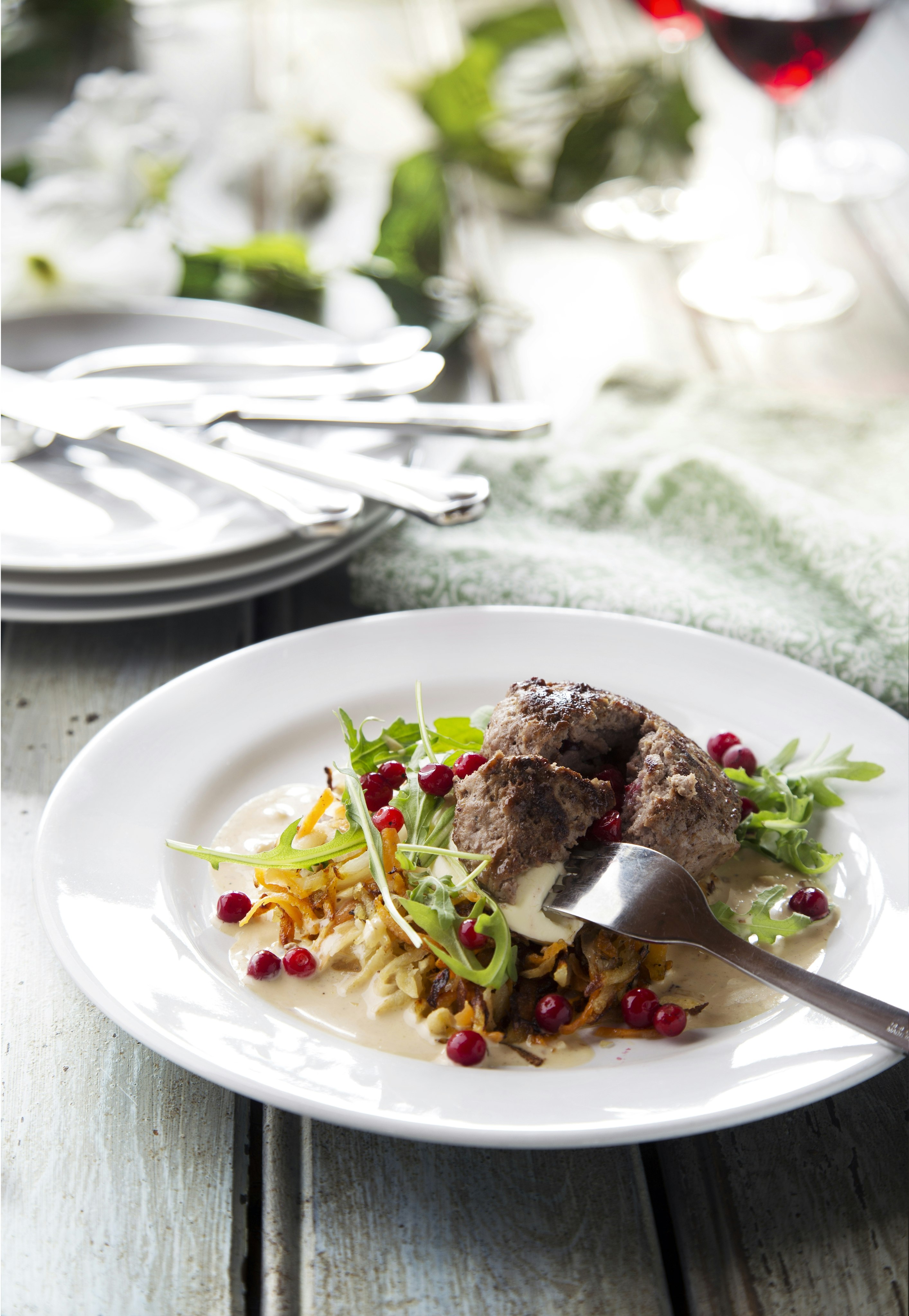 Lingonfyllda biffar med rösti och stekt fläsk