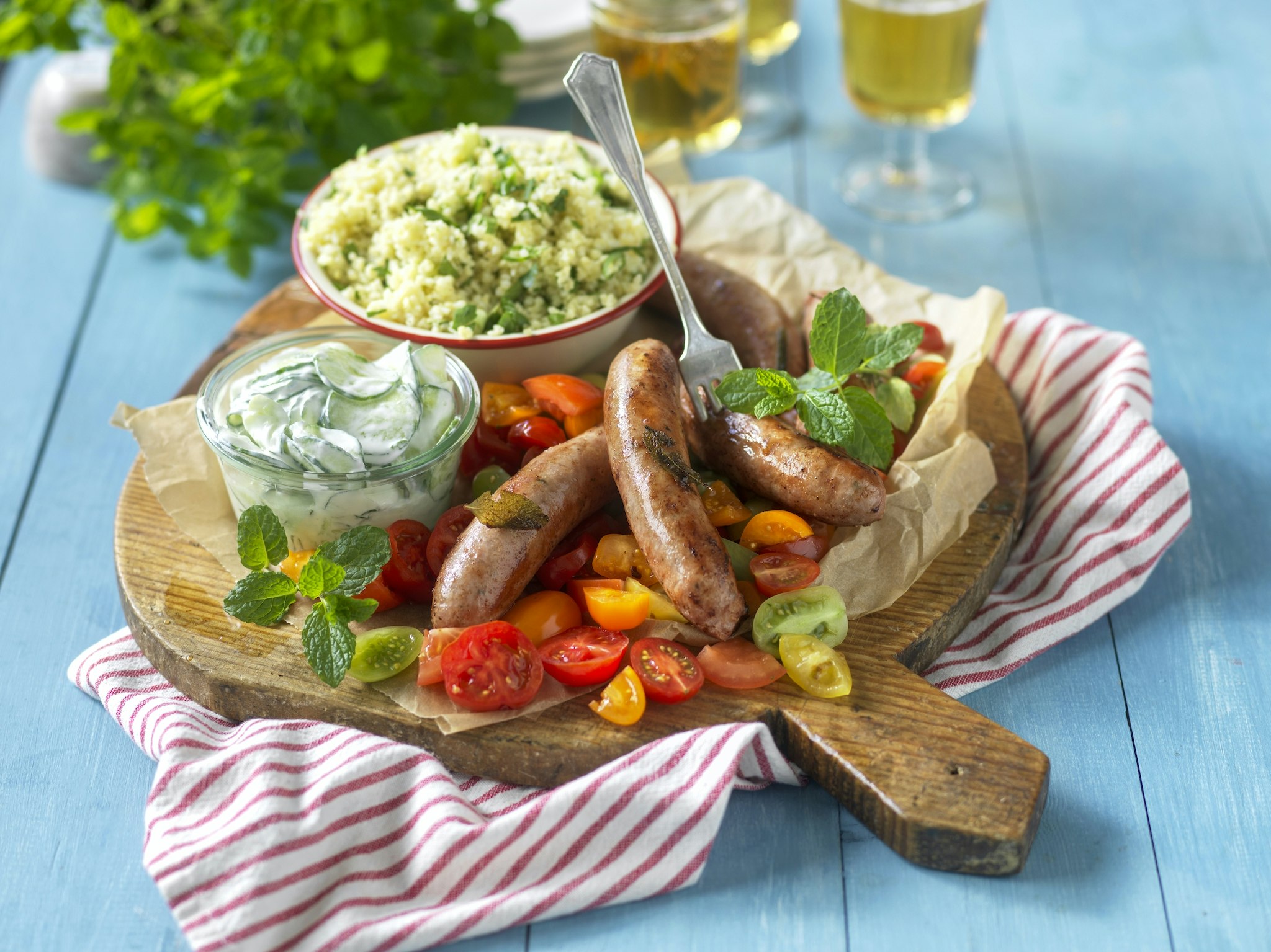 Stekt korv med bulgur och gurkyoghurt