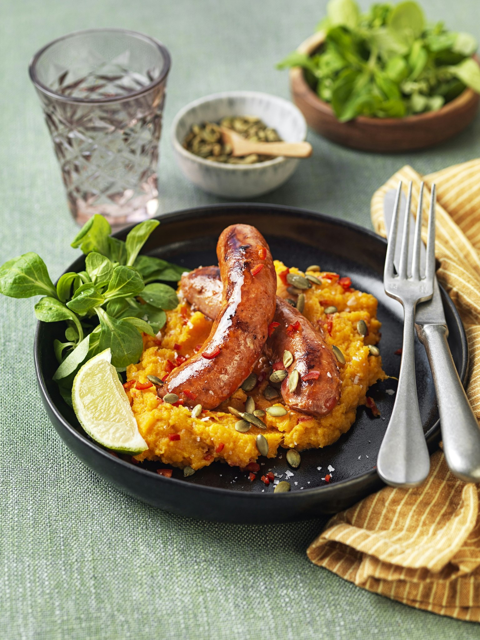 Färsk korv med sötpotatismos