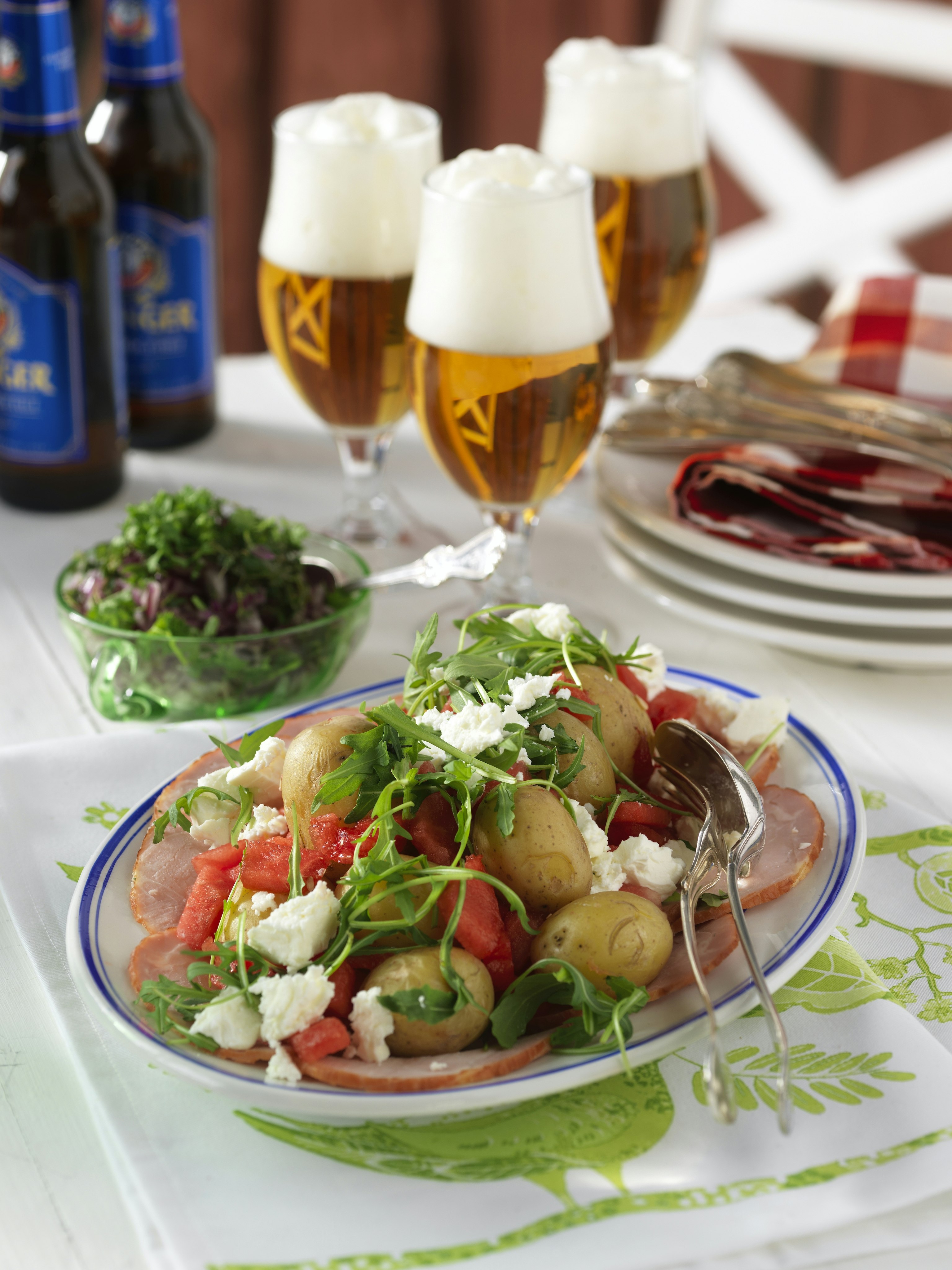 Sallad i burk med kassler, melon och fetaost
