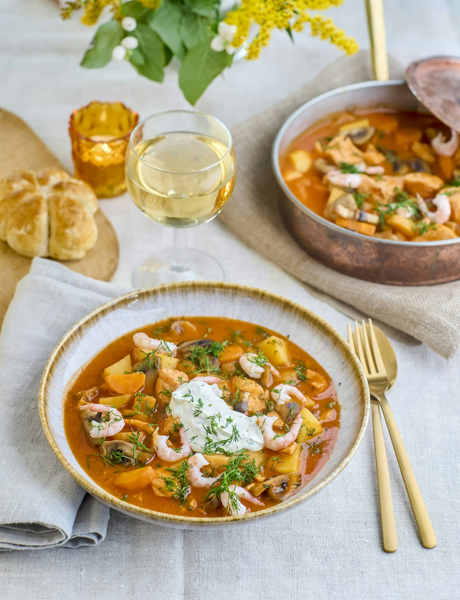 Fiskgryta med räkor och dillaioli