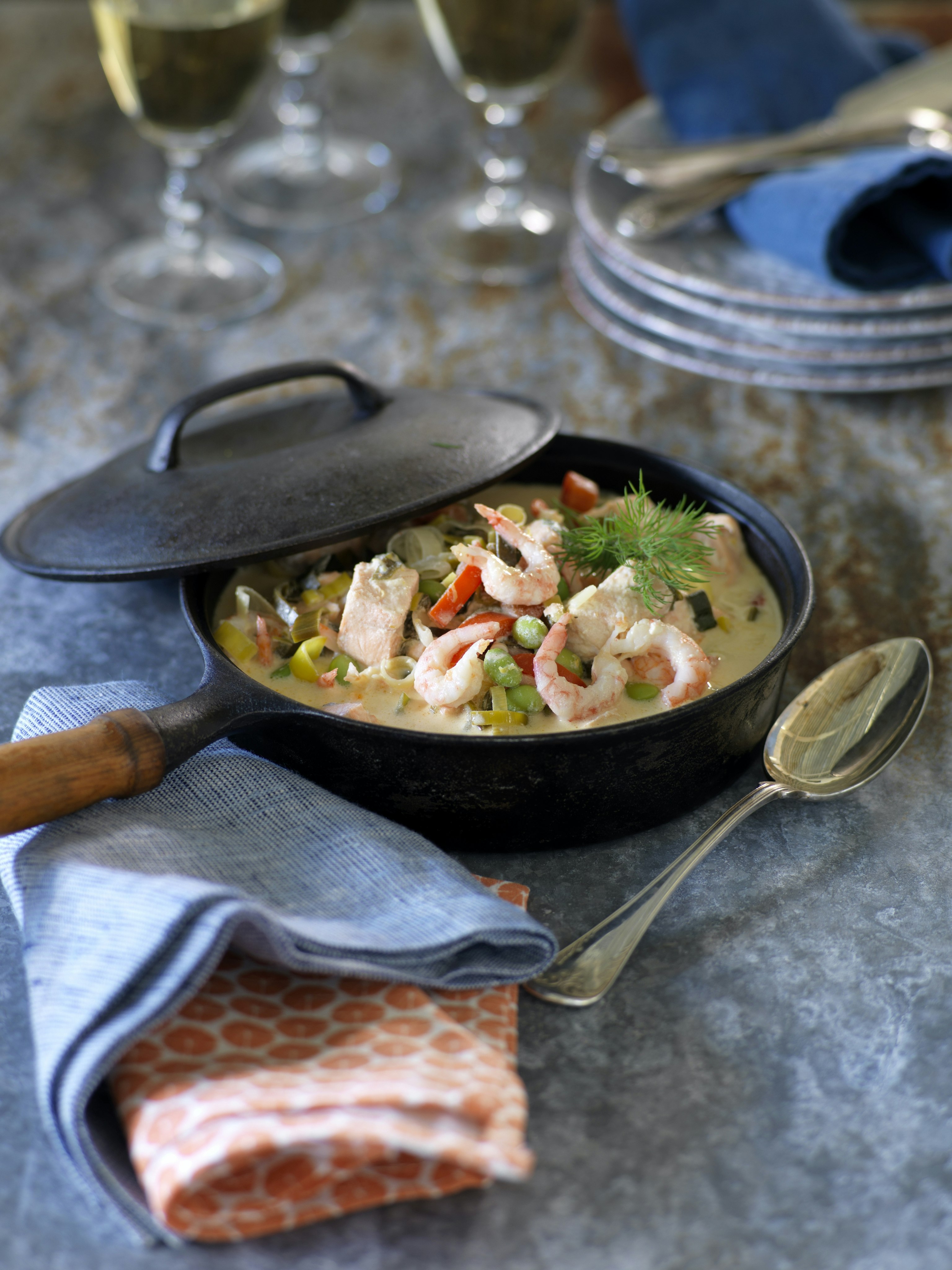 Fiskgryta med räkor, lax och torsk