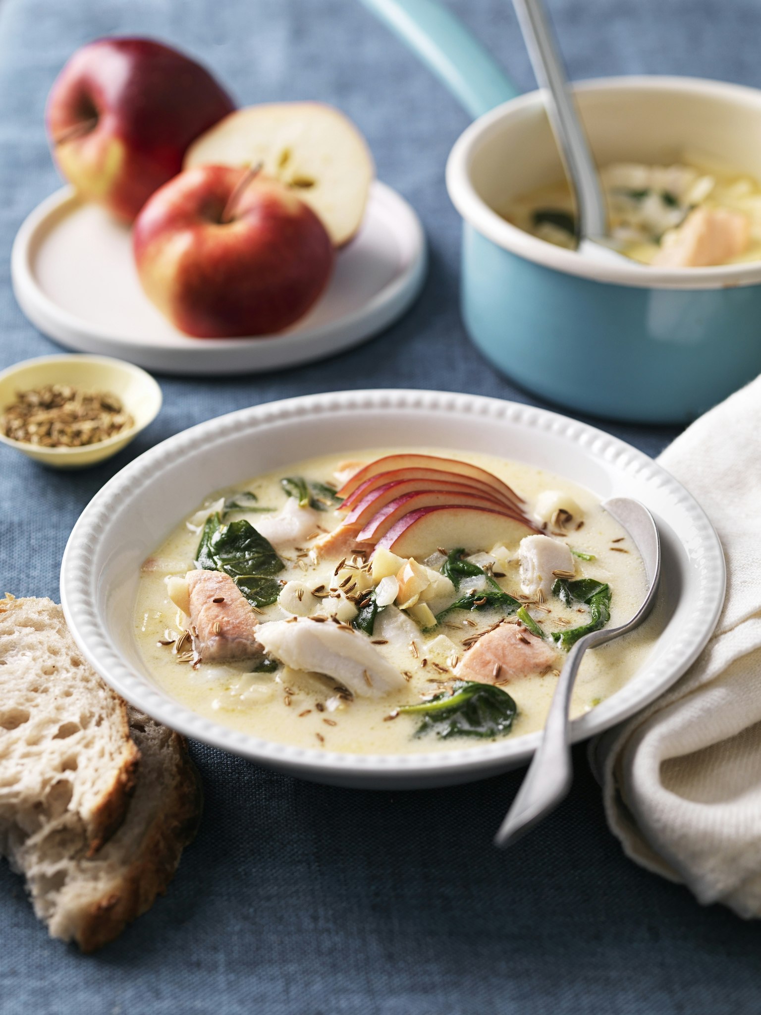 Fisksoppa med fänkål, räkor och saffran