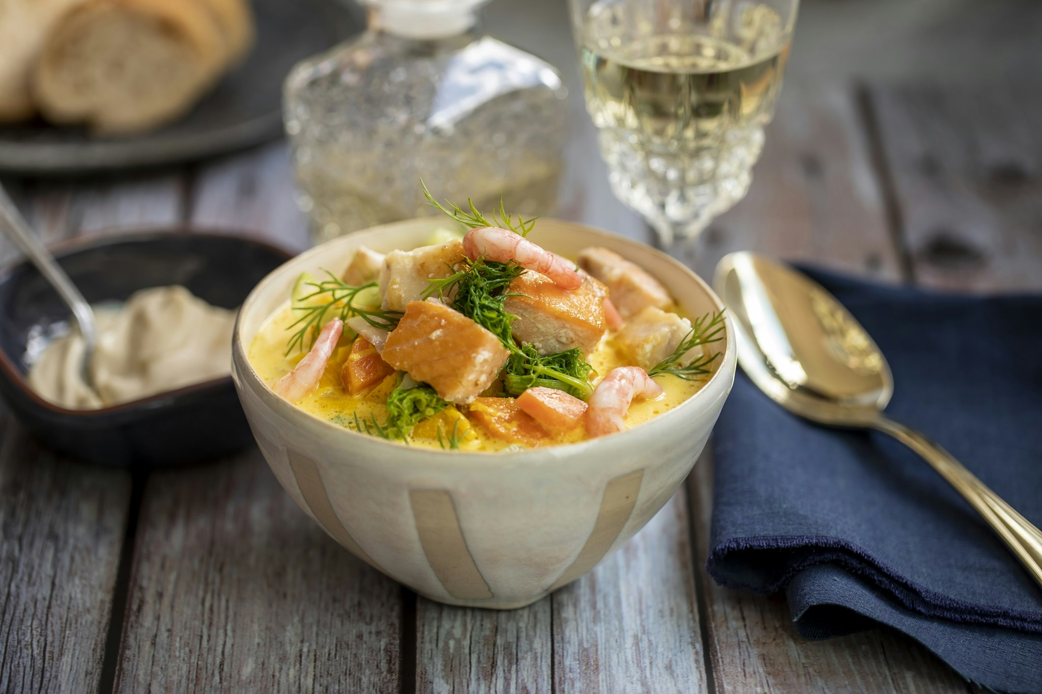 Fisksoppa med fänkål, räkor och saffran