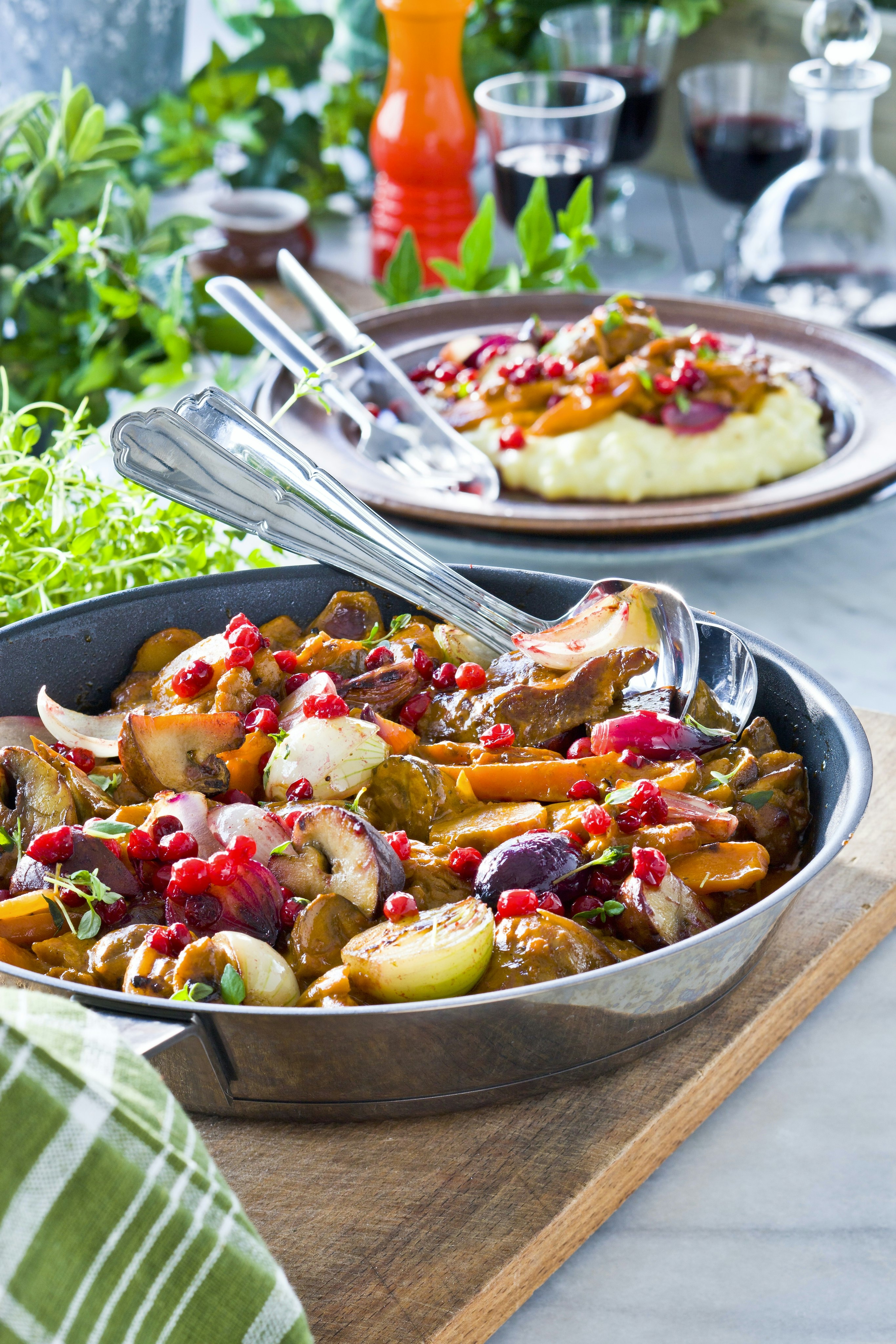 Fläskfilégryta med svamp och lingon