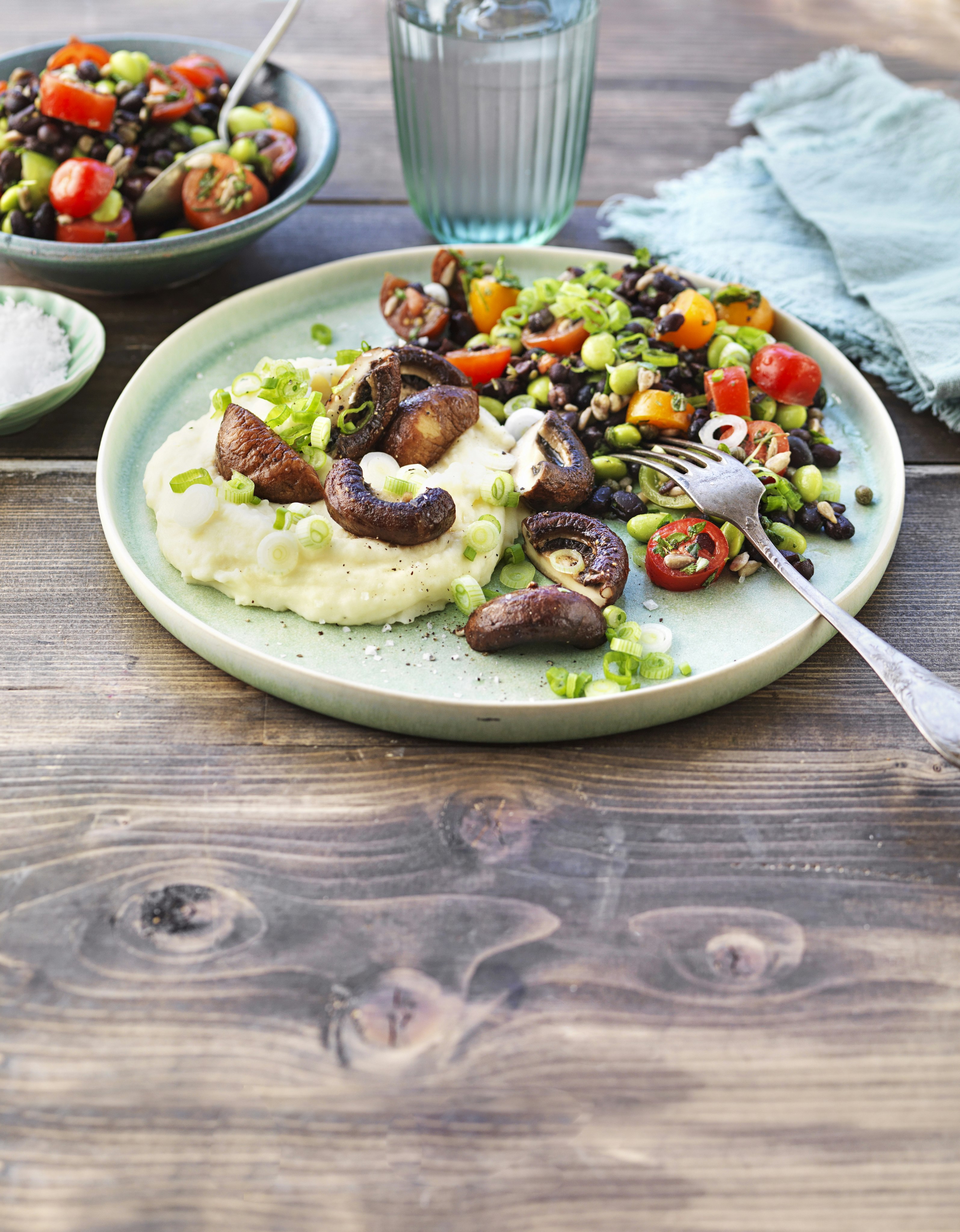 Fluffigt potatismos med vitlöksstekt svamp