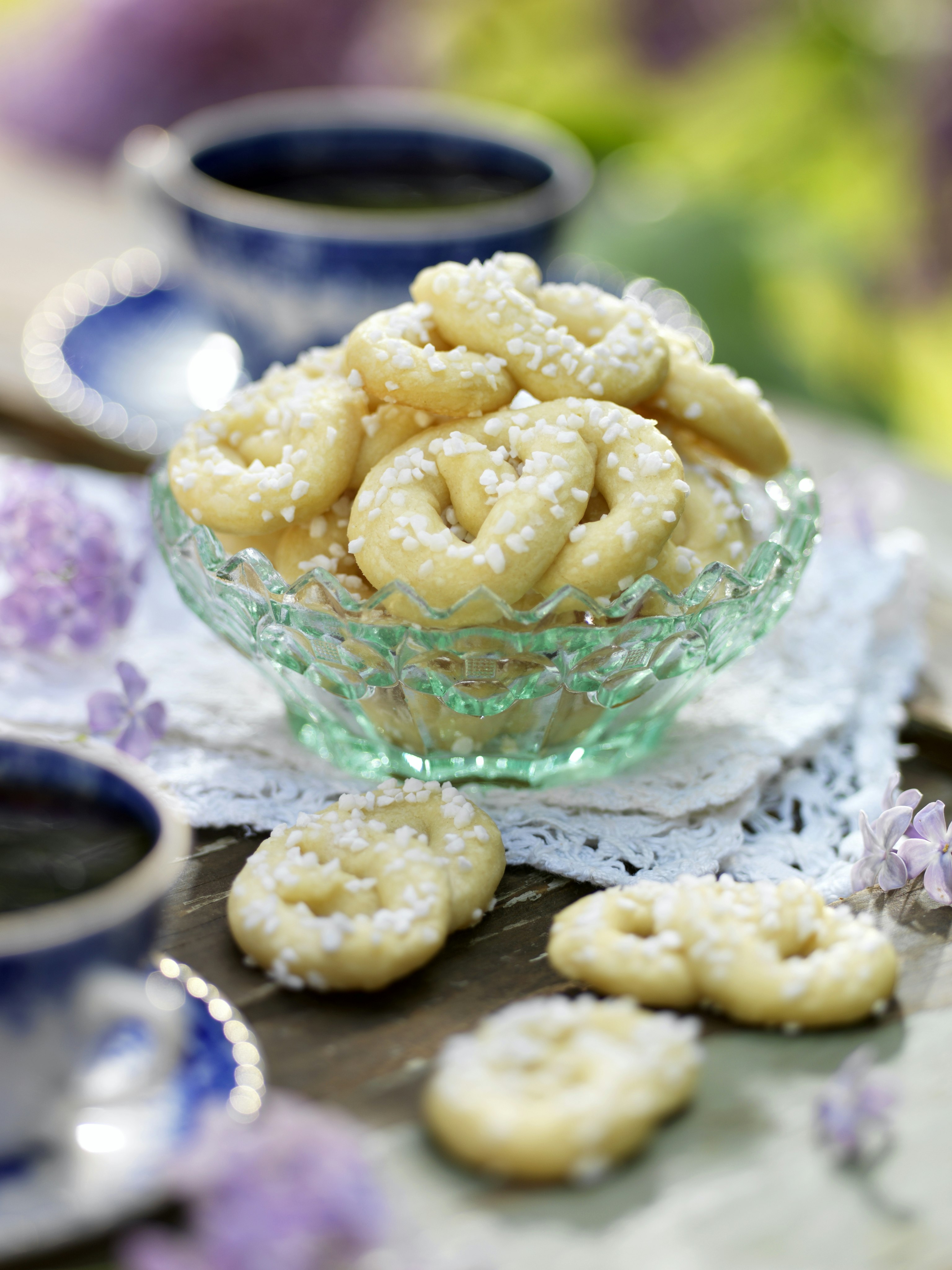 Frasiga sockerkringlor med pärlsocker