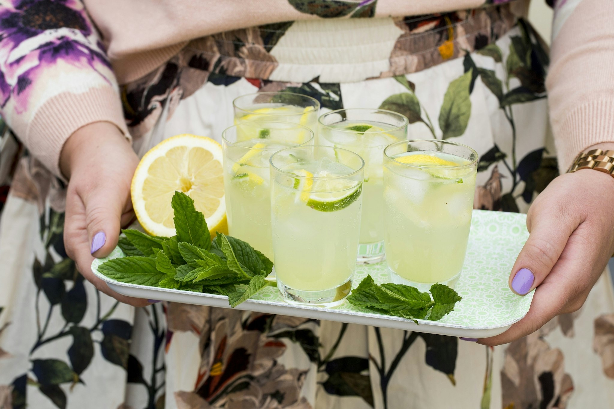 Frisk lemonad med lime och citron