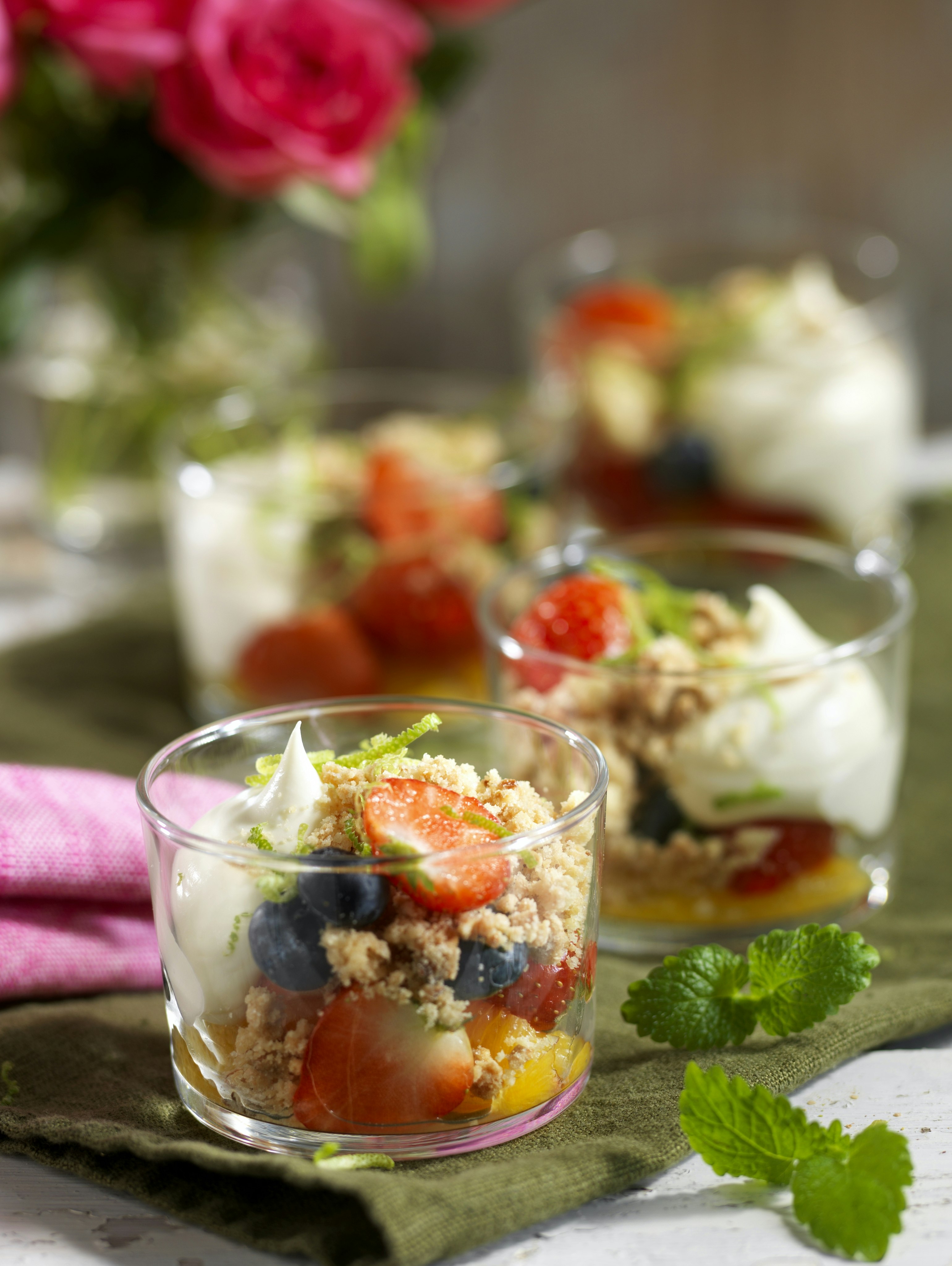 Fruktsallad med vit chokladkräm