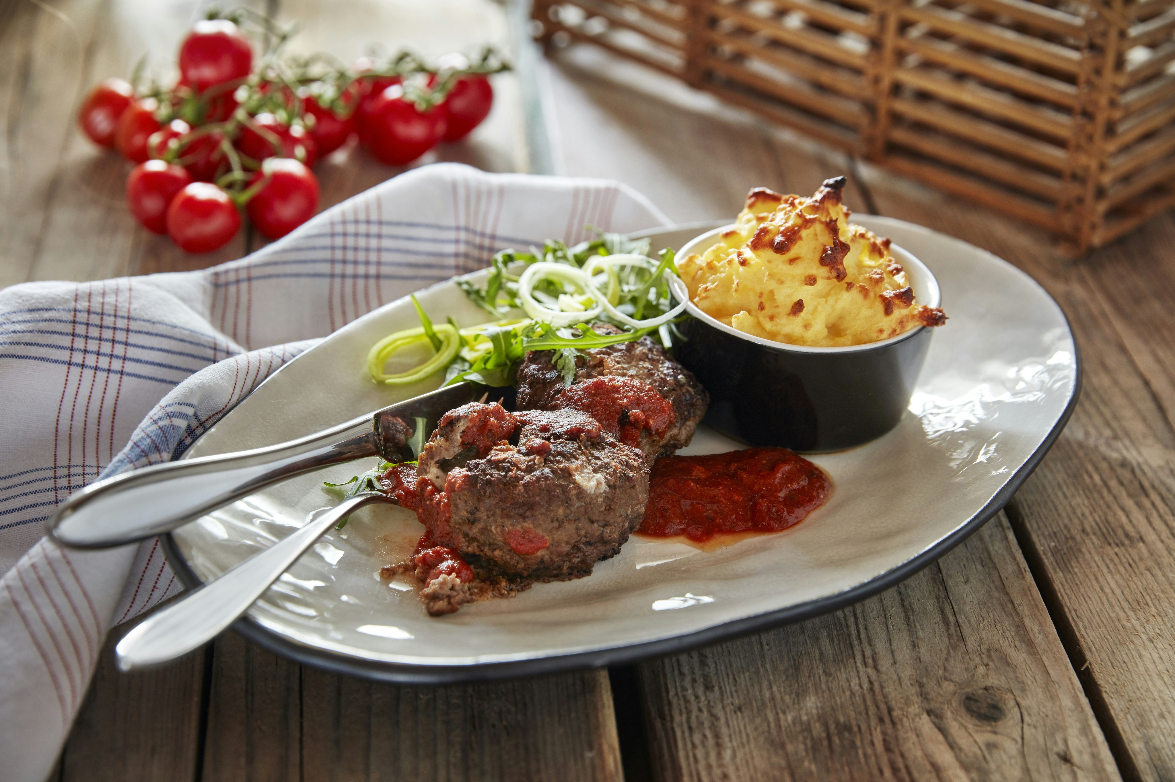 Fyllda biffar med gratinerat potatismos