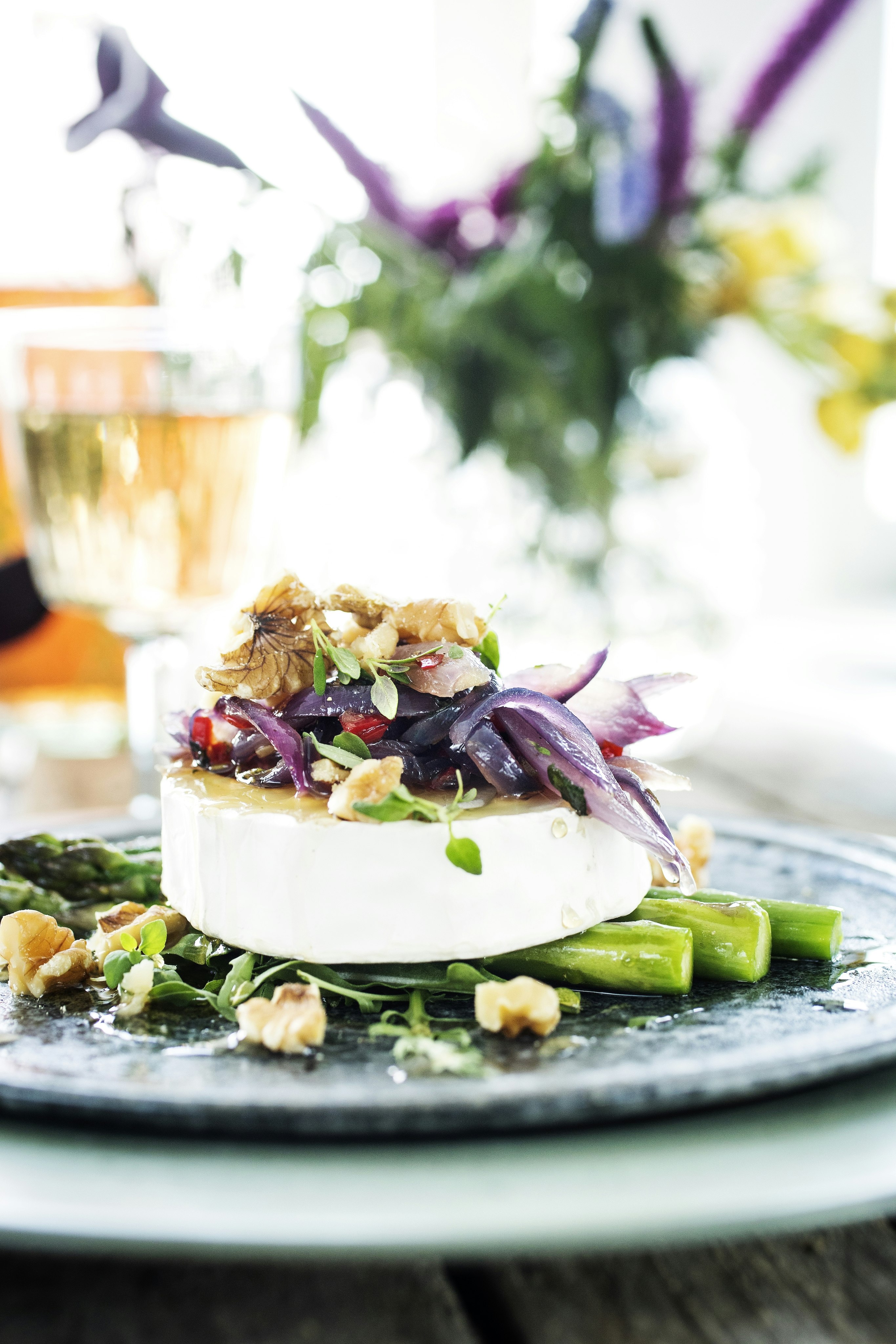 Getost med chili- och timjanslök