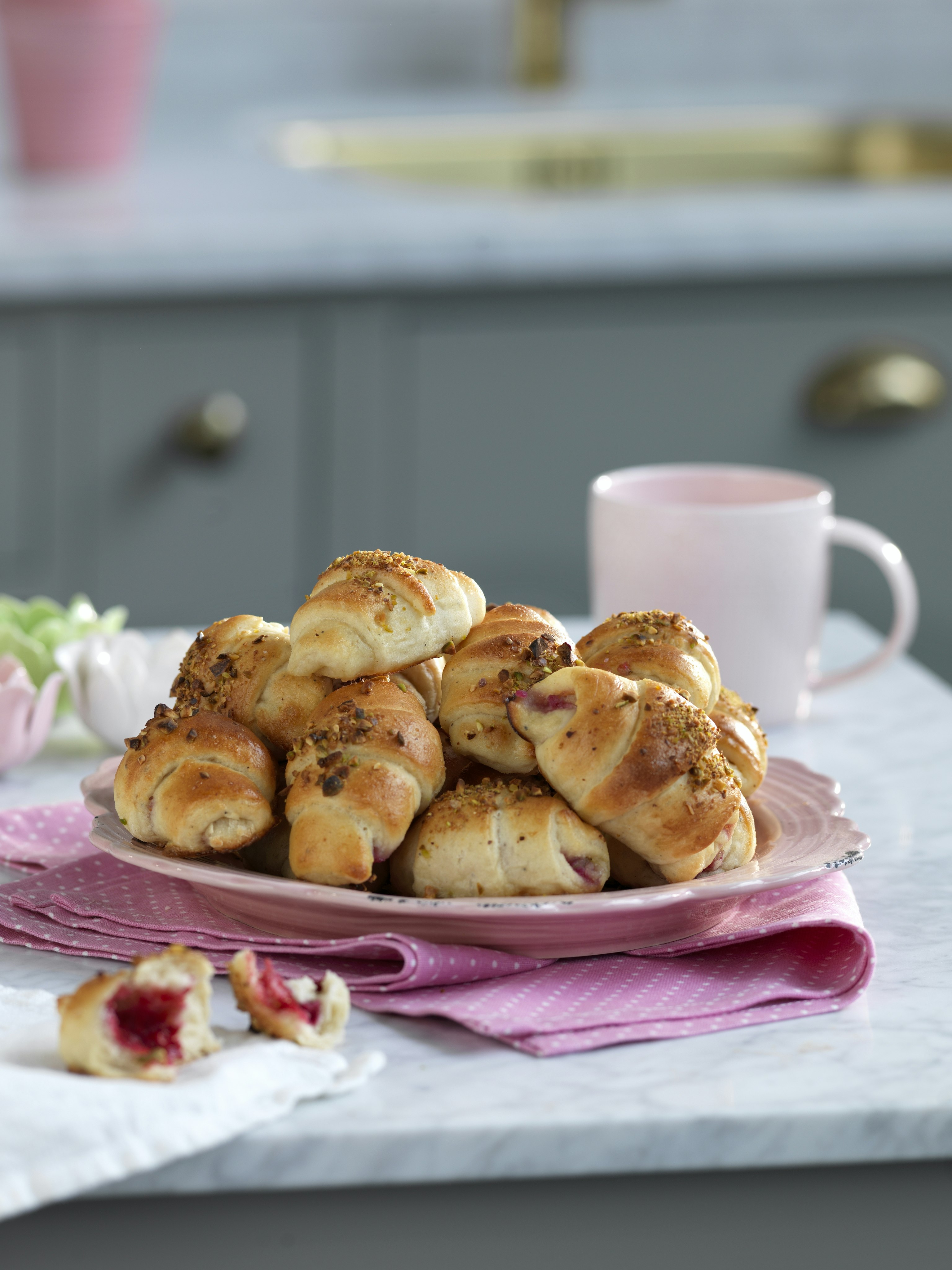 Gifflar med mandelmassa och hallon