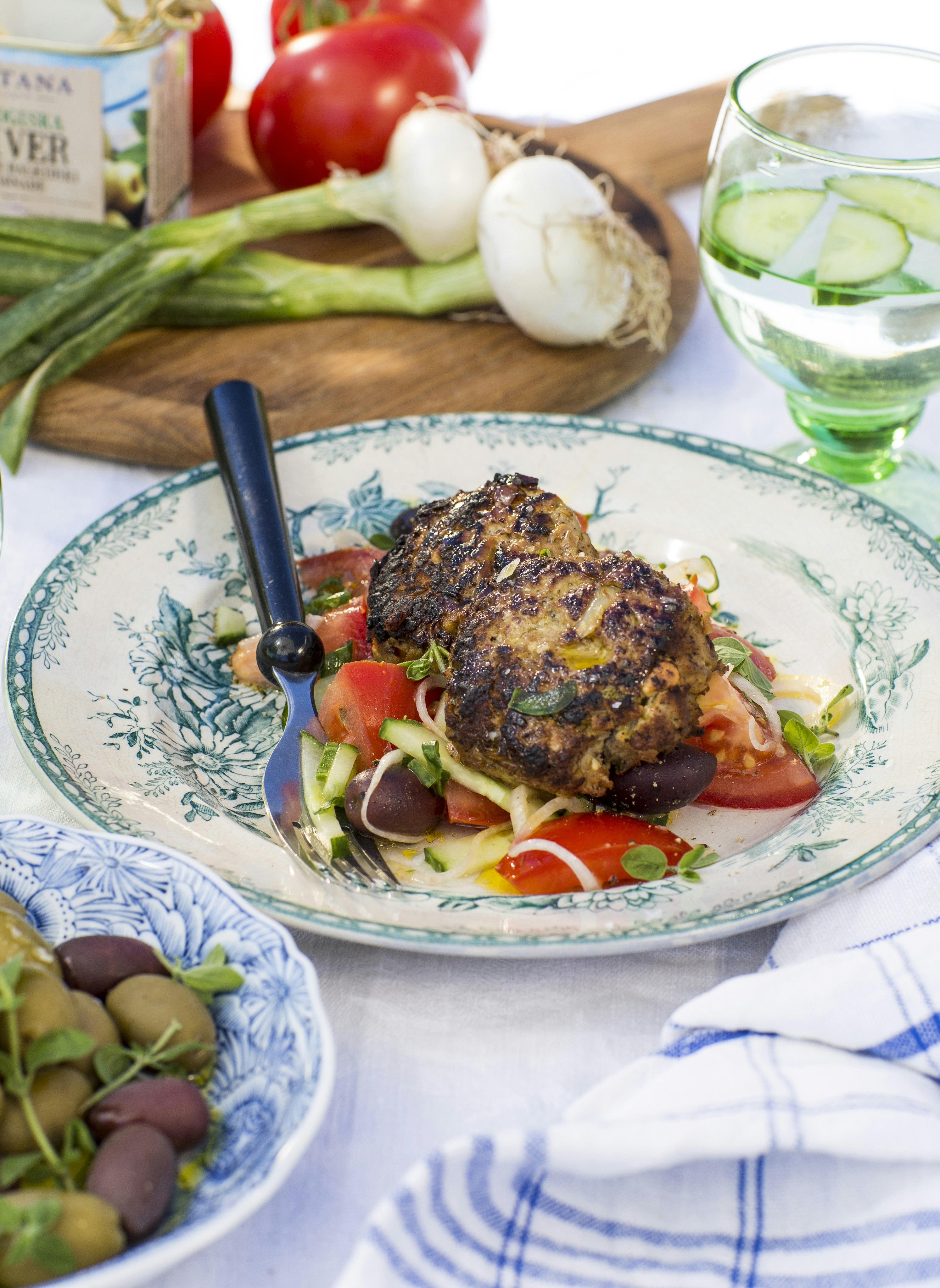 Grekiska biffar med krispig sallad