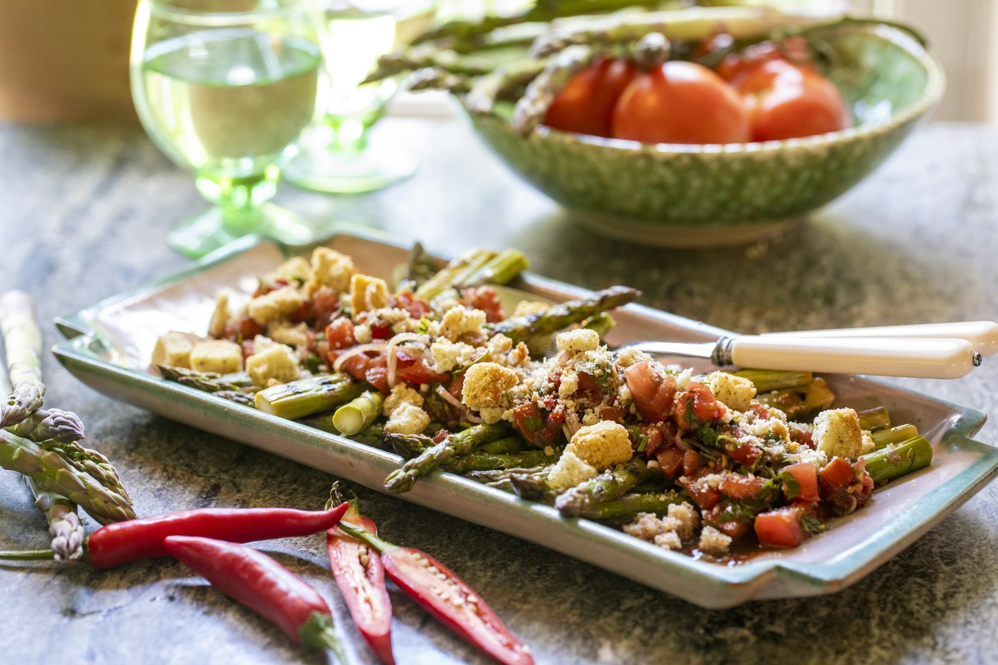 Grillad grön sparris med mandel