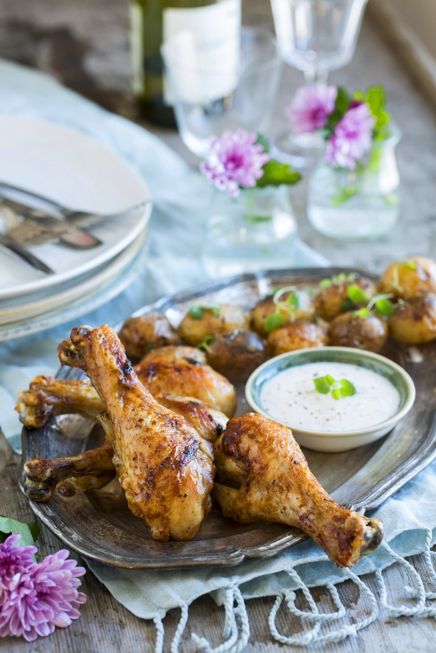 Grillade kycklingben och färskpotatisspett