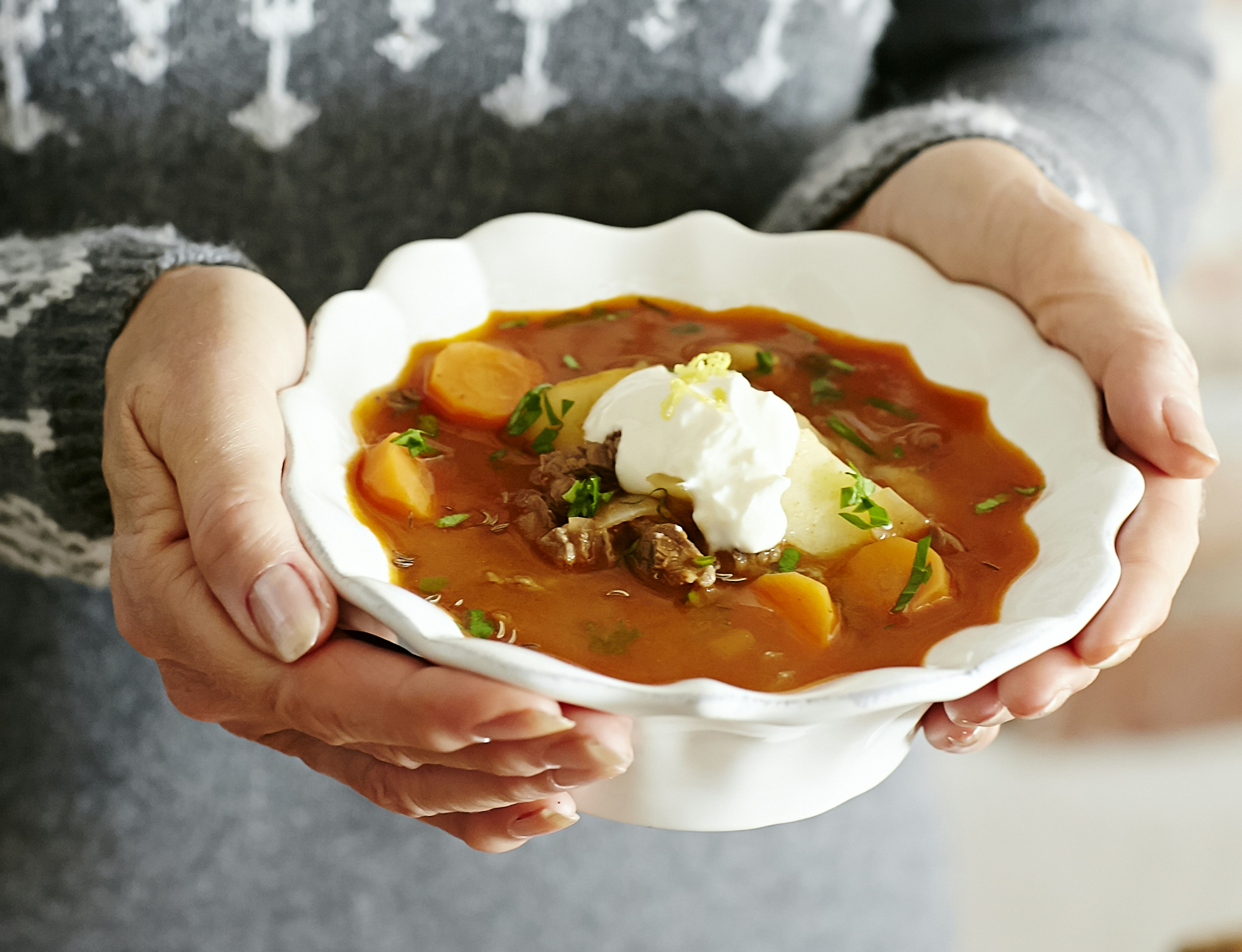 Gulaschsoppa av bog med kummin och citronsås
