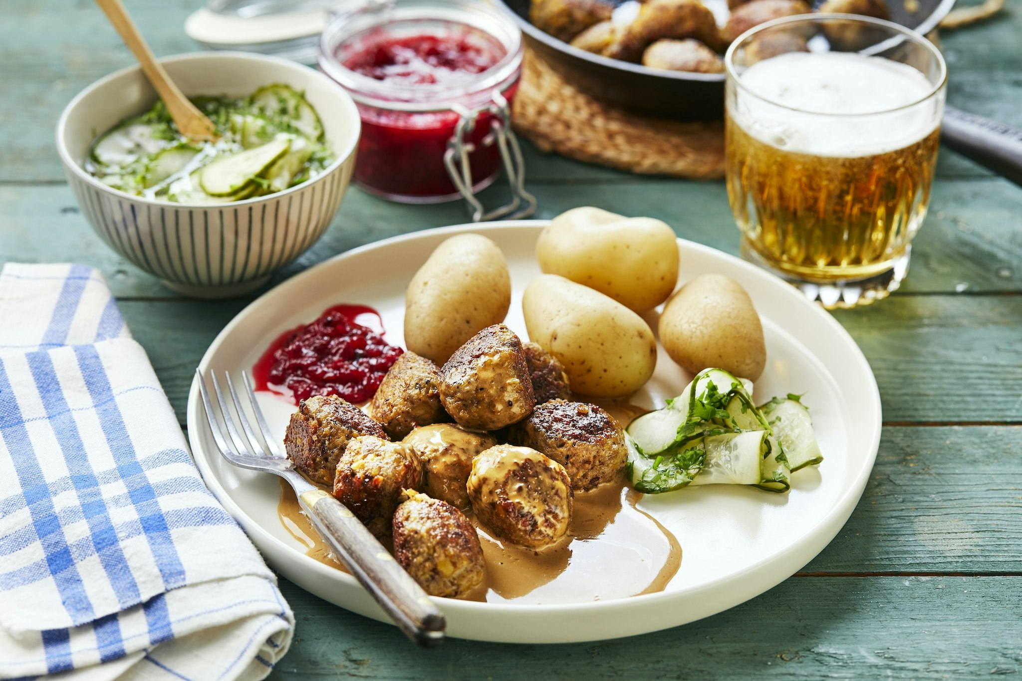 Hälftenhälften-bullar med potatis och gräddsås