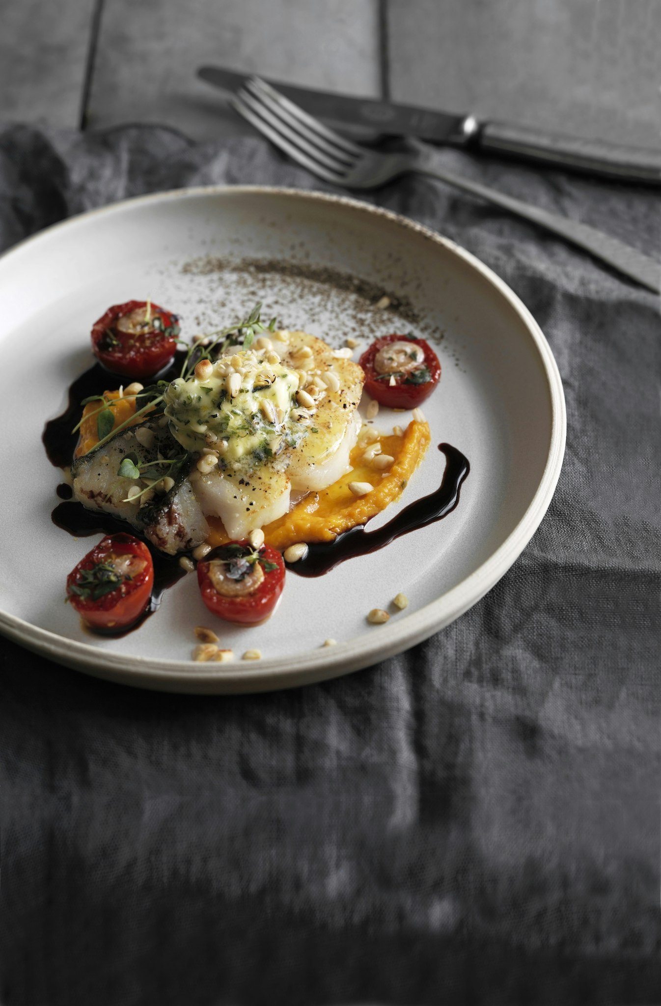 Halstrad kummel med pumpapuré och rödvinssky