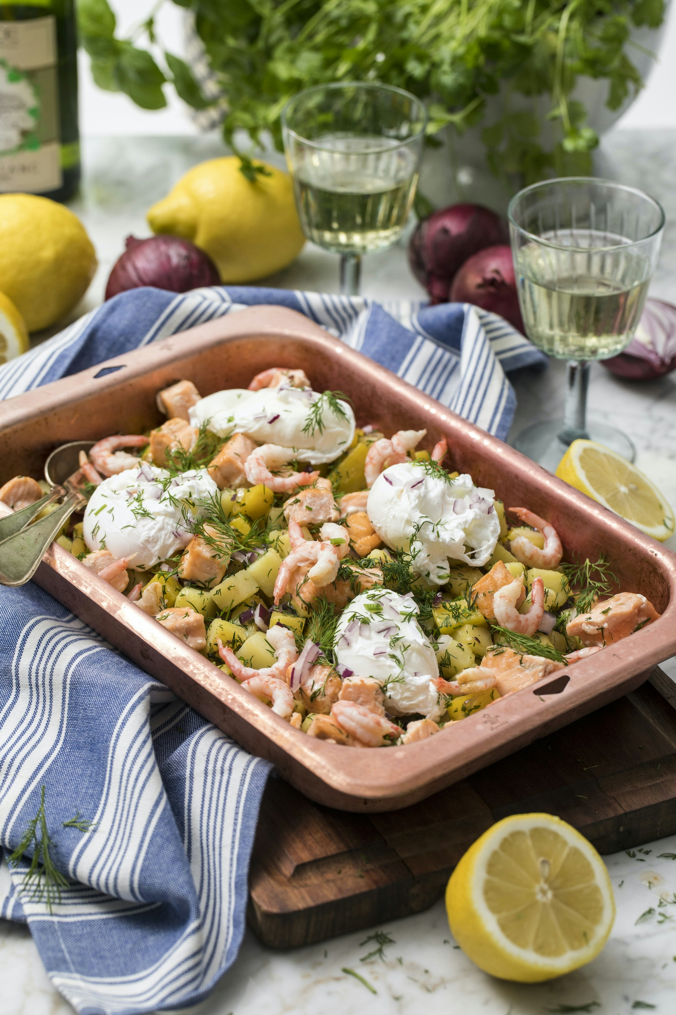 Havets pytt med lax och räkor