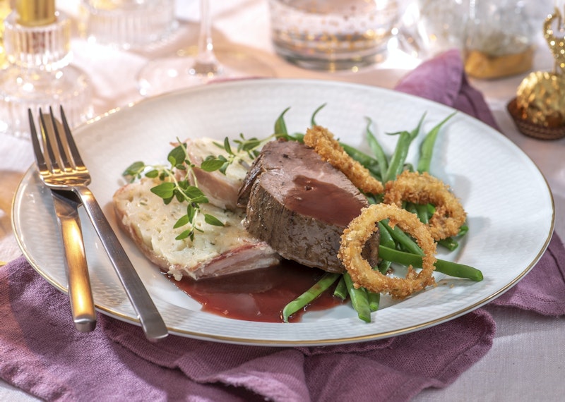 Helstekt oxfilé med potatiskaka Helstekt oxfilé med potatiskaka