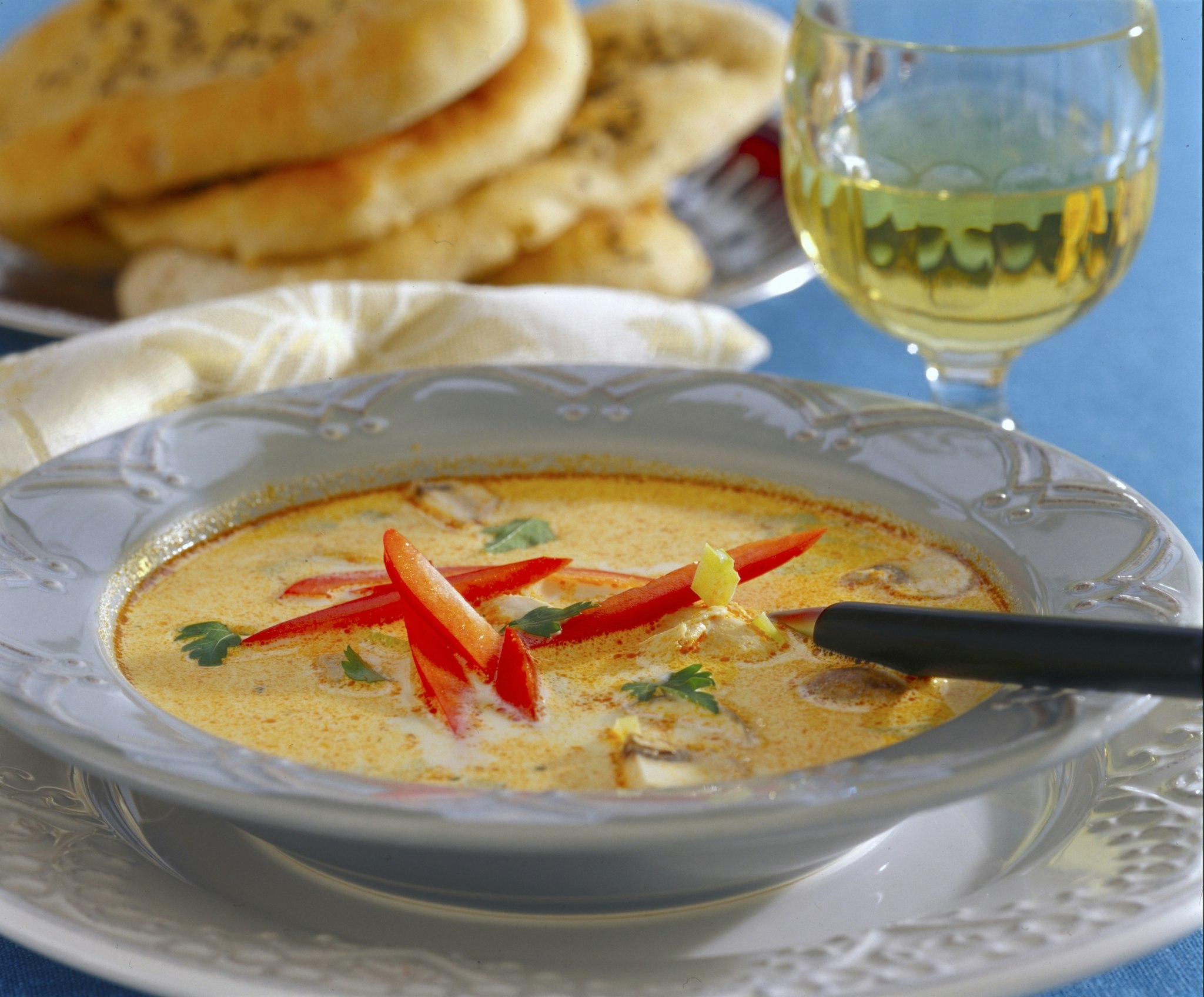 Het kycklingsoppa med rödcurry