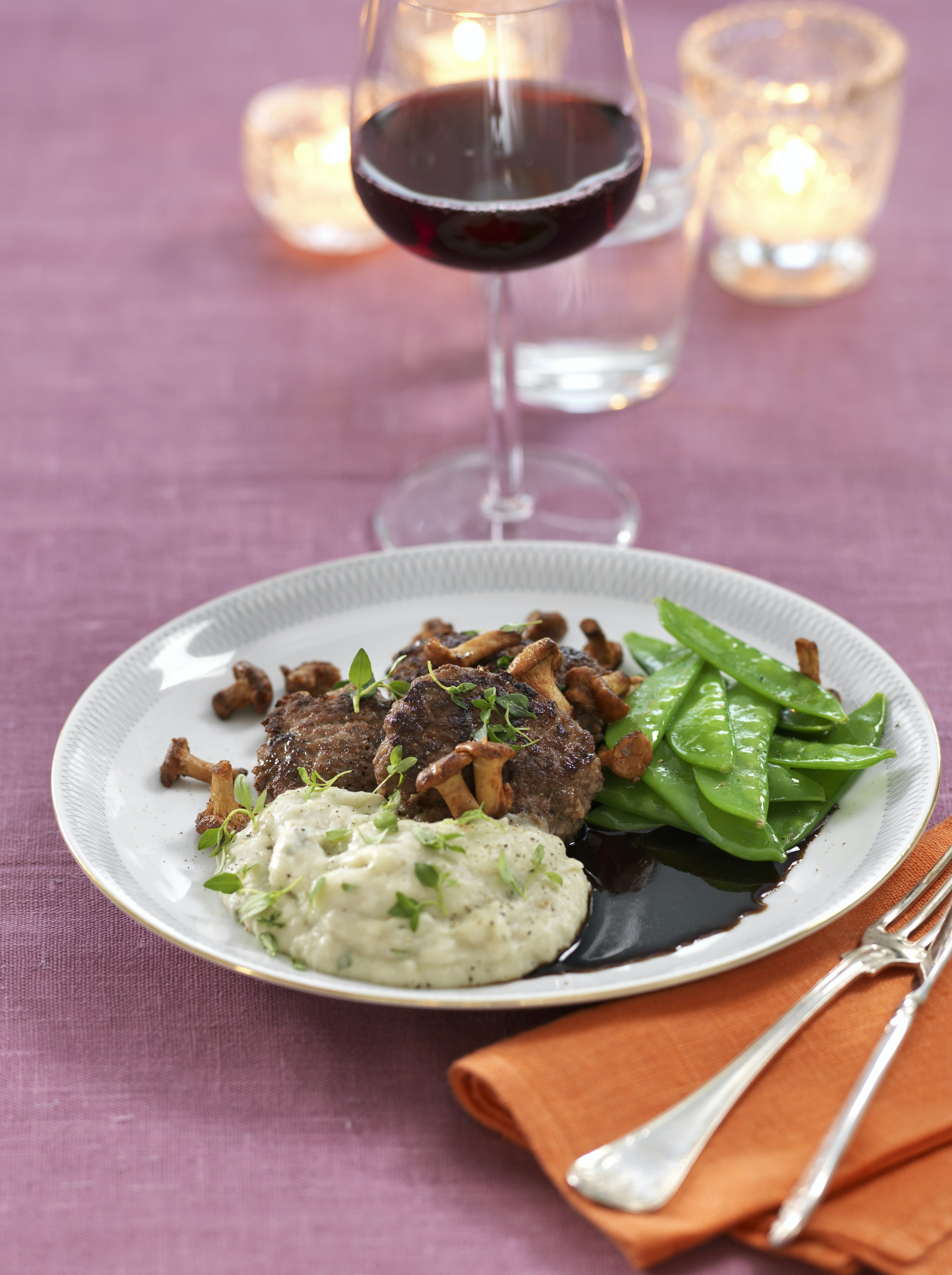 Hjortfärsbiffar med jordärtskockspuré