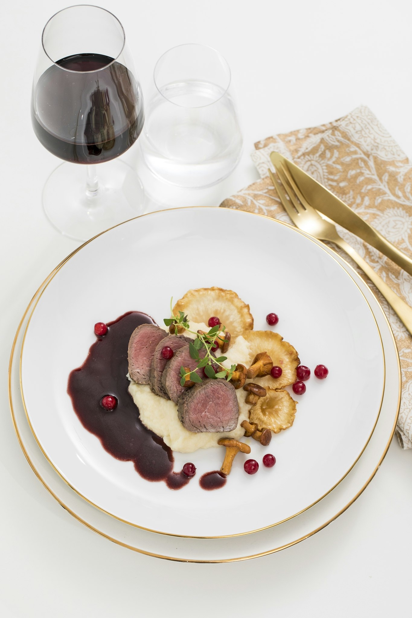 Hjortfilé med selleri och balsamicosås