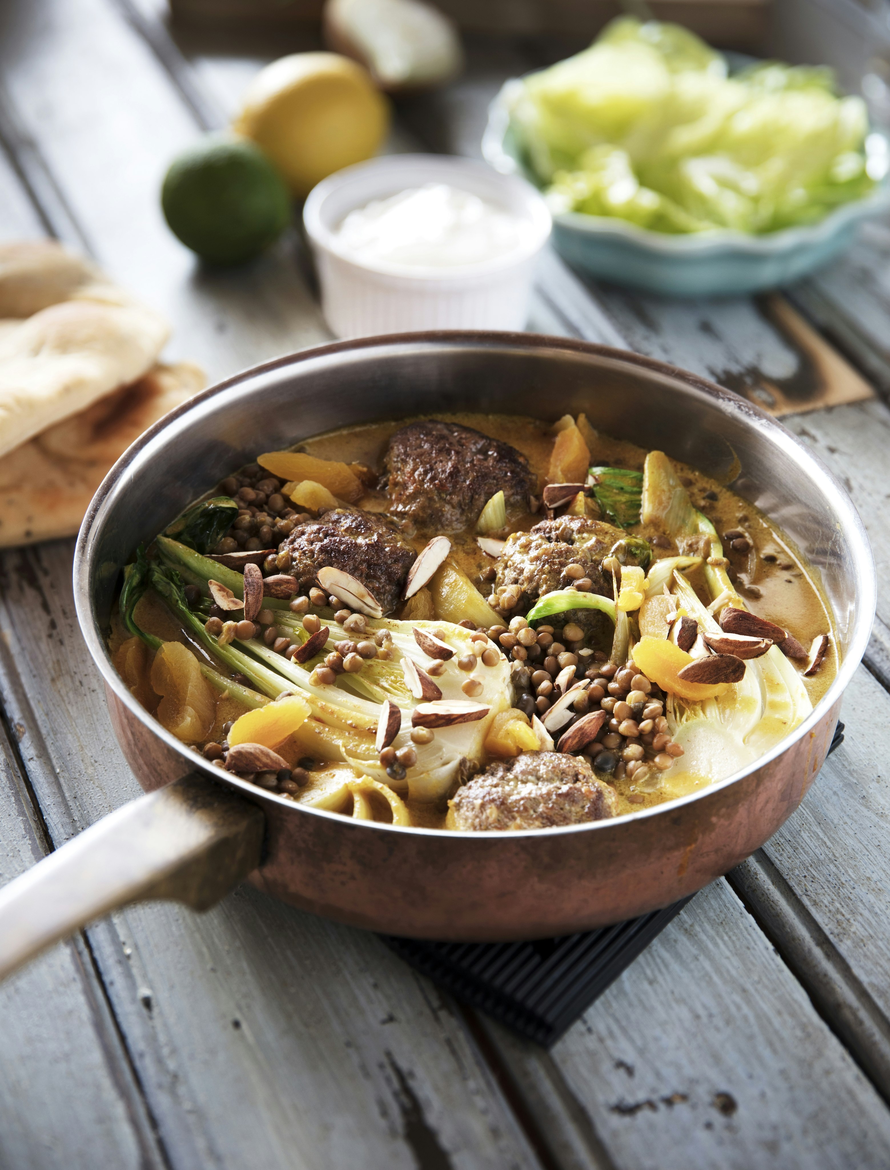 Indiska färsbiffar med kokosmjölk och curry