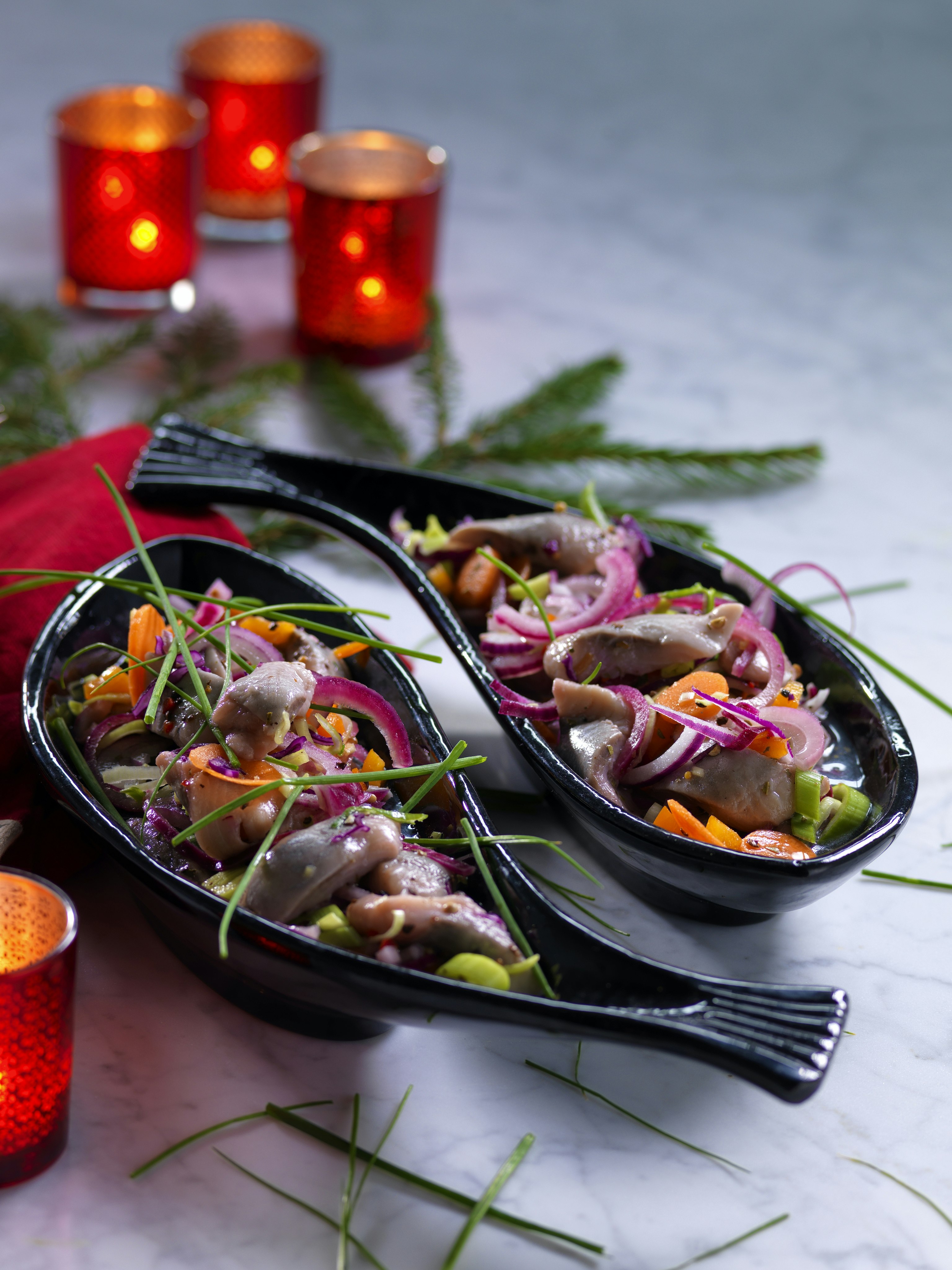 Rädis- och rödlöksinlagd sill