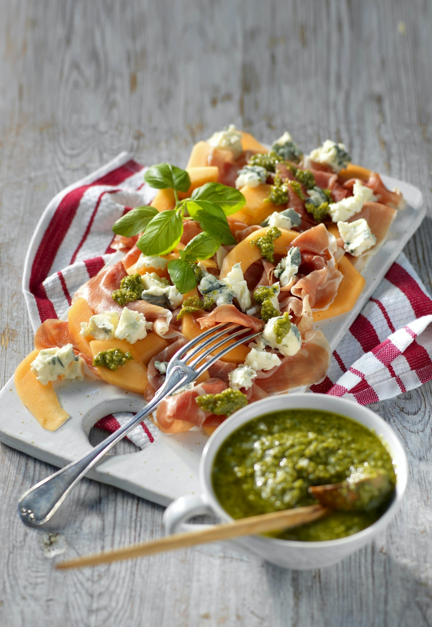 Italiensk cheesecake med ost och chark