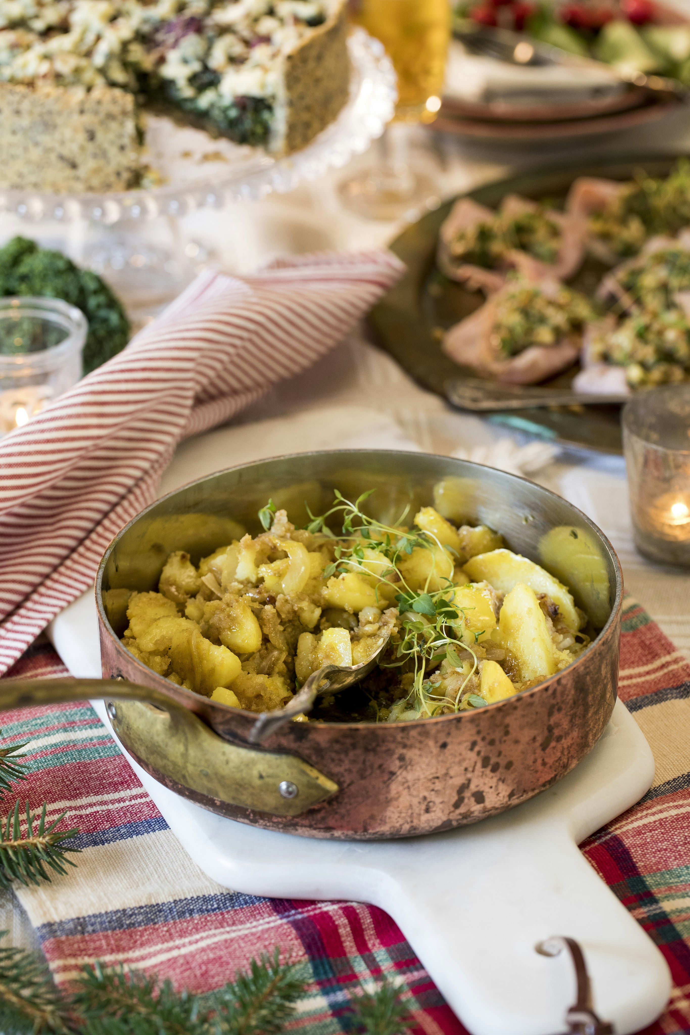 Snabb Janssons frestelse i panna med kokt potatis